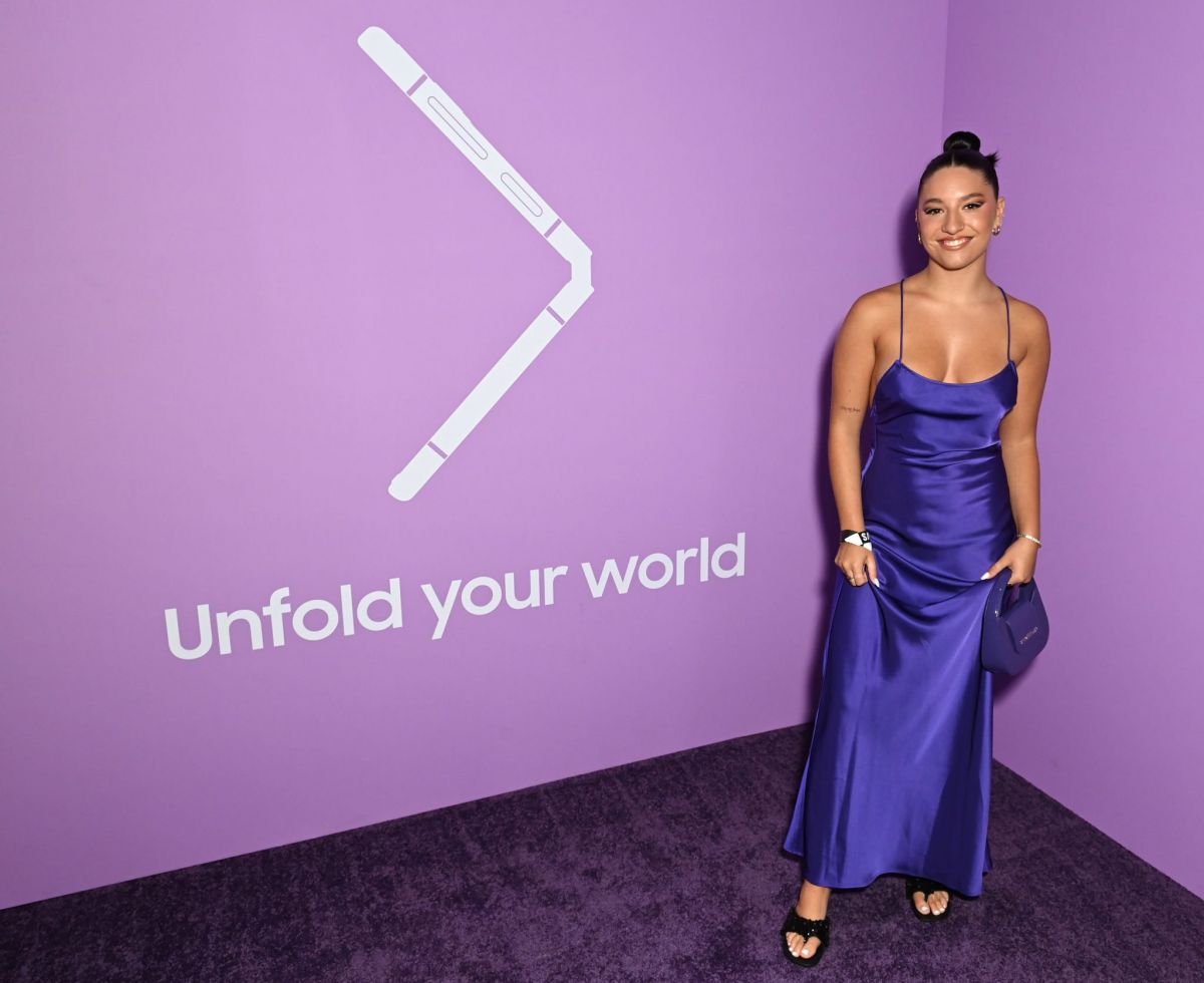 MACKENZIE ZIEGLER at Samsung 2022 Galaxy Creators Lounge in New York 08 ...