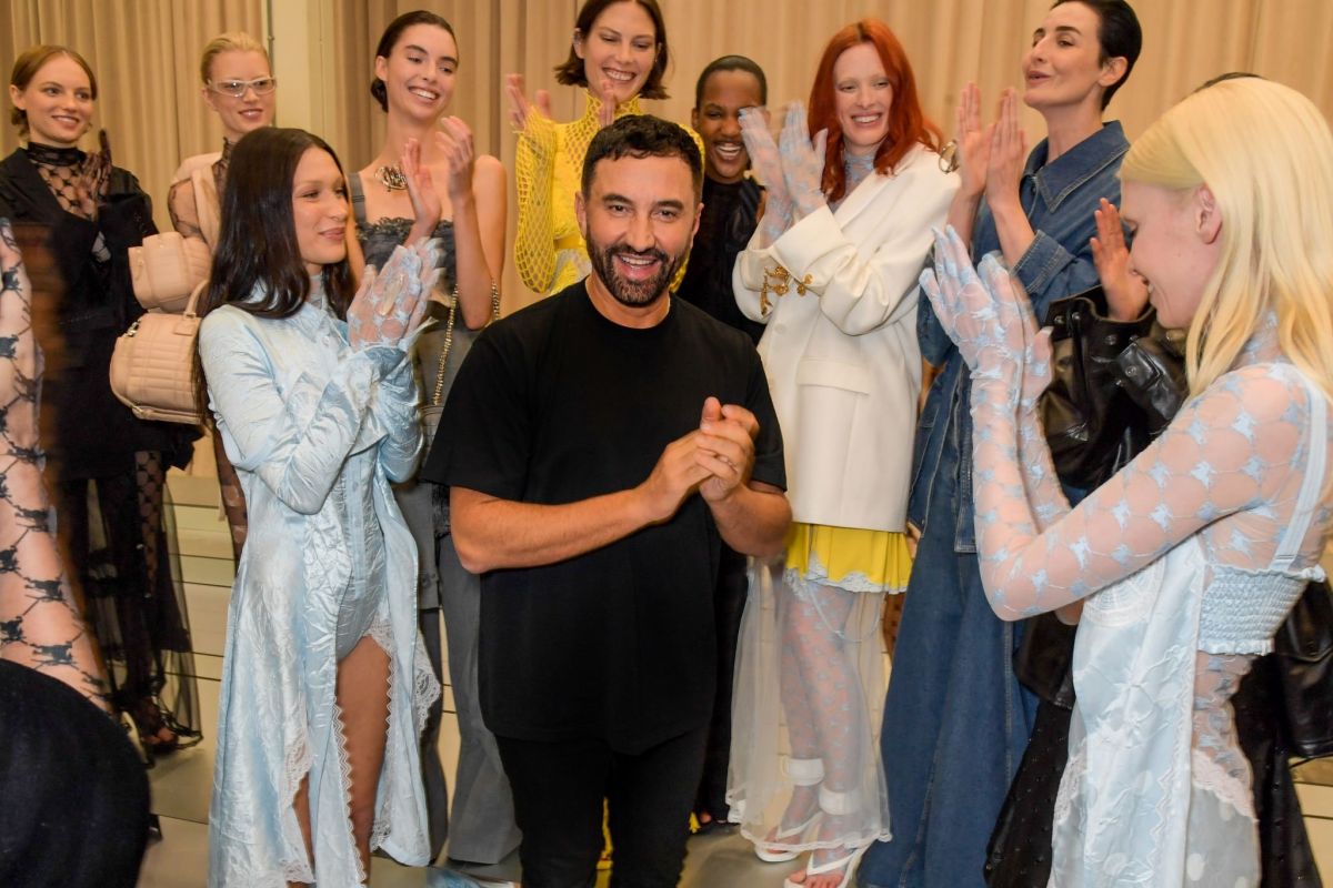BELLA HADID on the Backstage at Burberry Spring/Summer 2023 Runway Show ...