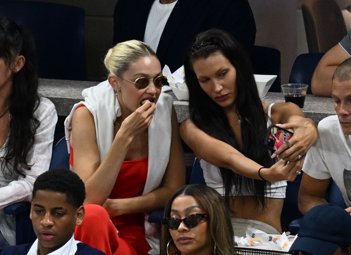 GIGI and BELLA HADID at US Open in Queens in New York 08/31/2022 ...