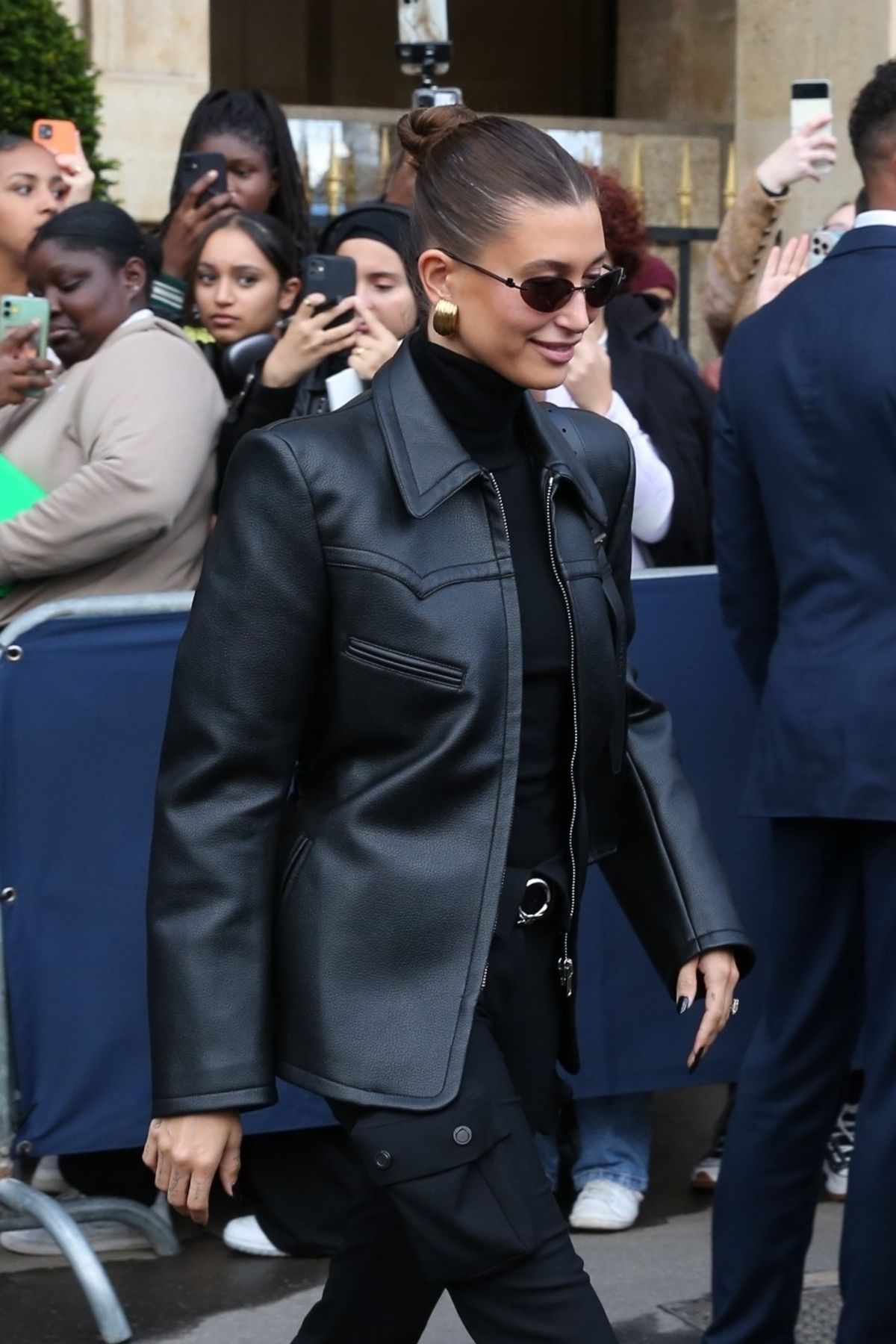 HAILEY BIEBER Leaves Her Hotel in Paris 09/28/2022 – HawtCelebs