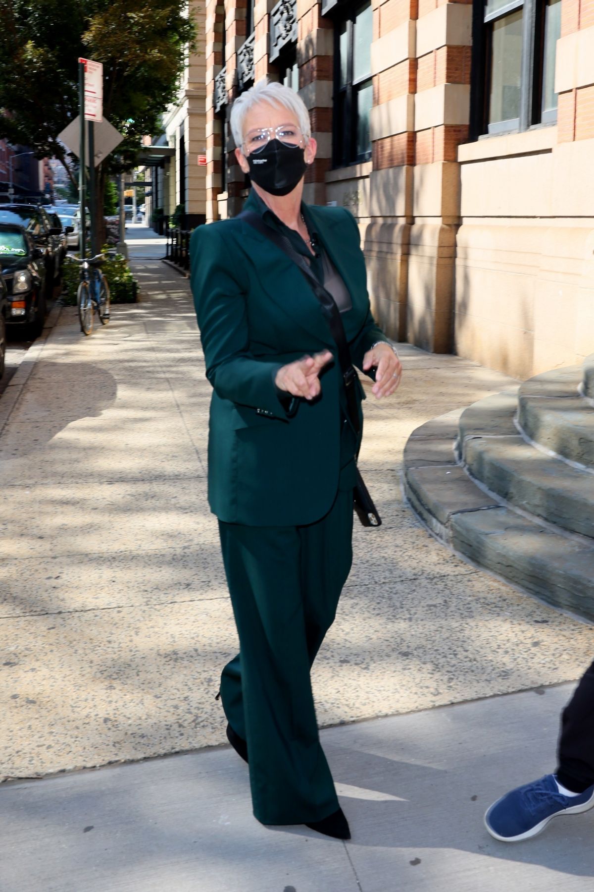 JAMIE LEE CURTIS Out and About in New York 09/21/2022 – HawtCelebs