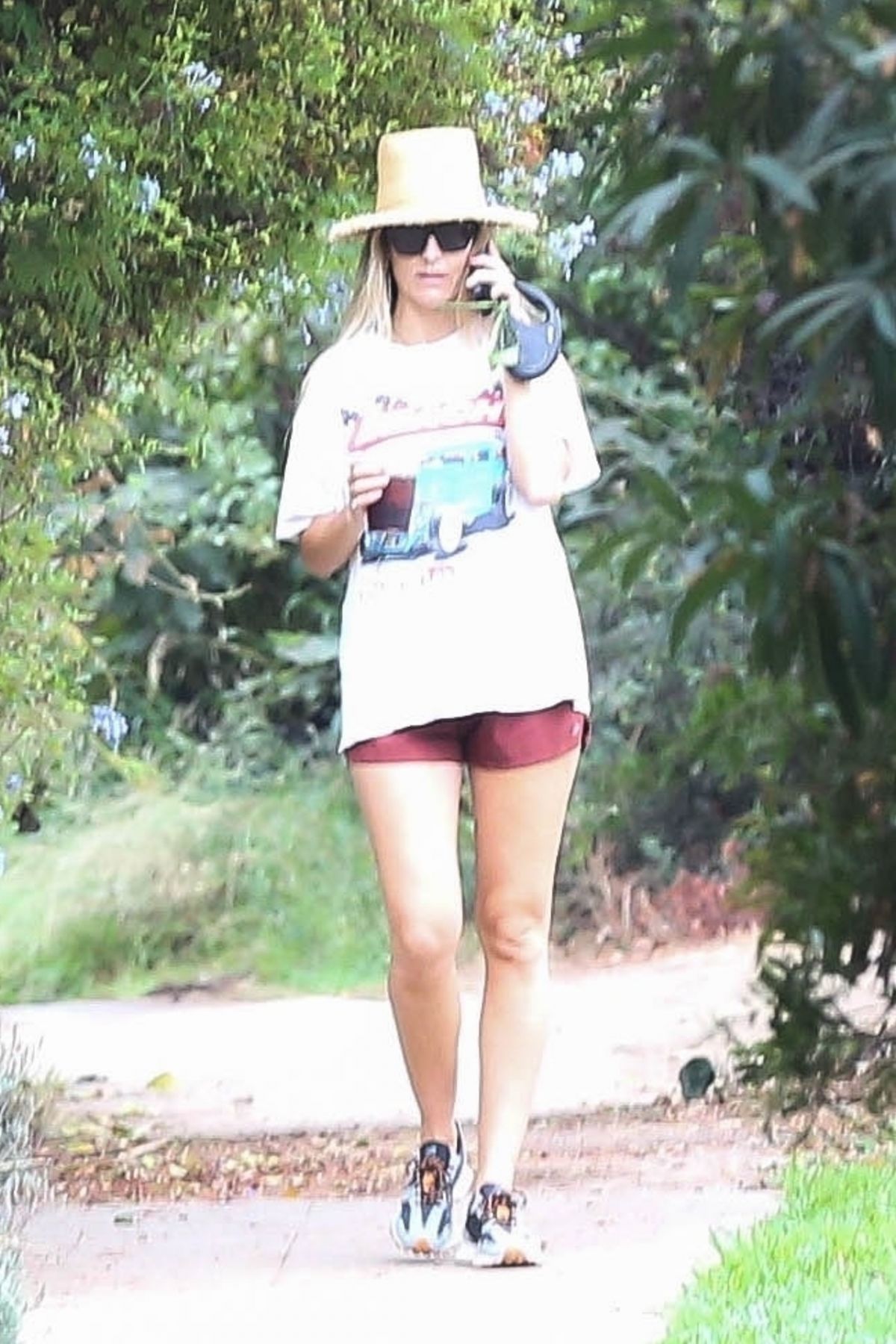 KEELEY HAZELL Out with Her Dog in Los Angeles 09/17/2022 – HawtCelebs