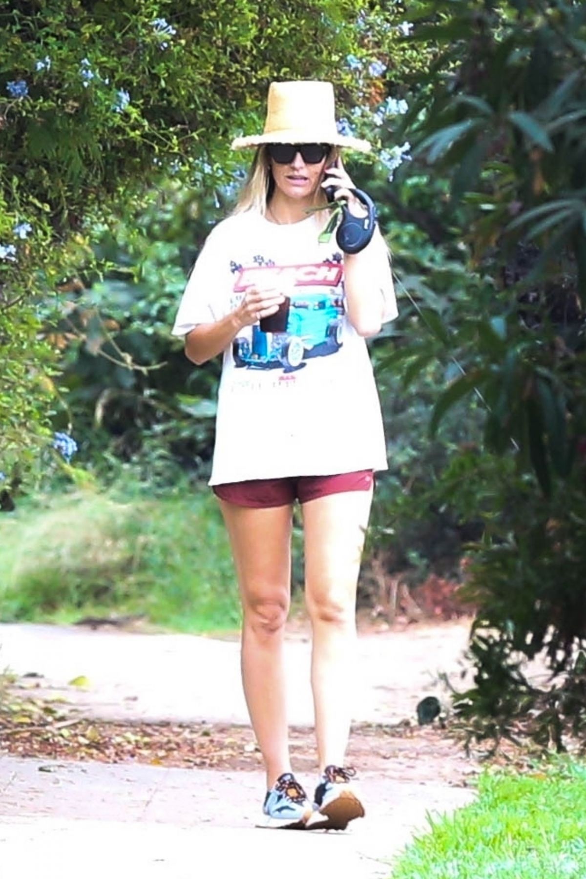 KEELEY HAZELL Out with Her Dog in Los Angeles 09/17/2022 – HawtCelebs