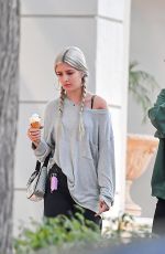 SAMI SHEEN Out for Ice Cream with a Friend in Calabasas 09/01/2022 ...