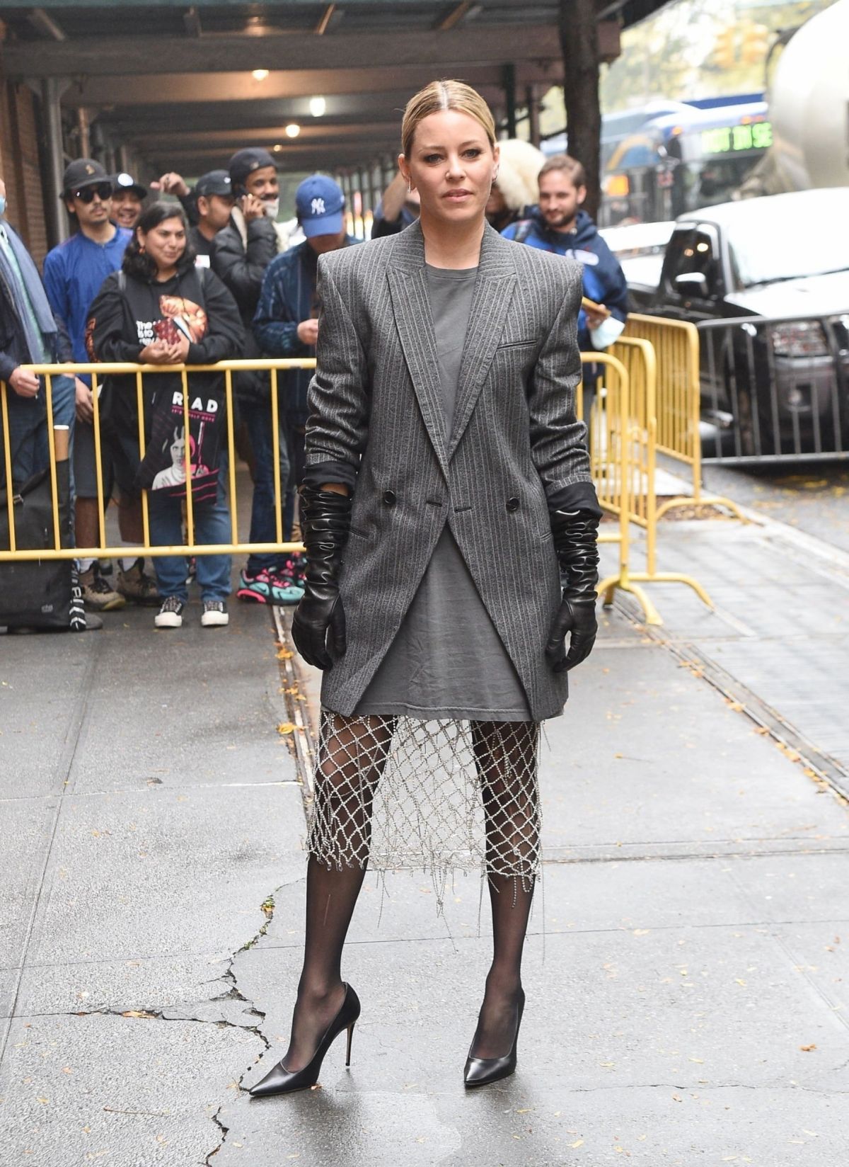 ELIZABETH BANKS Arrives at The View in New York 10/25/2022 – HawtCelebs