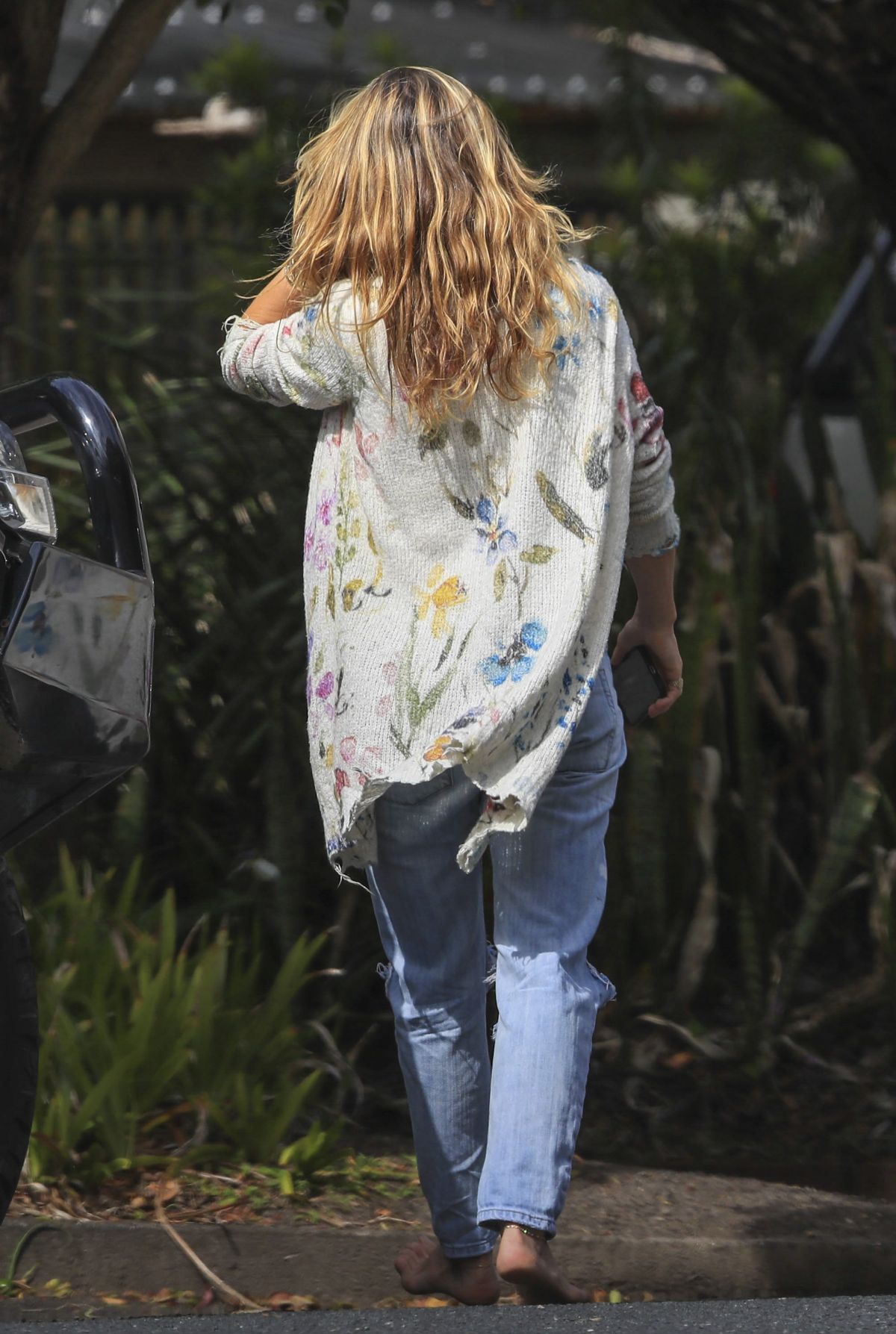 ELSA PATAKY Out and About in Byron Bay 10/10/2022 – HawtCelebs