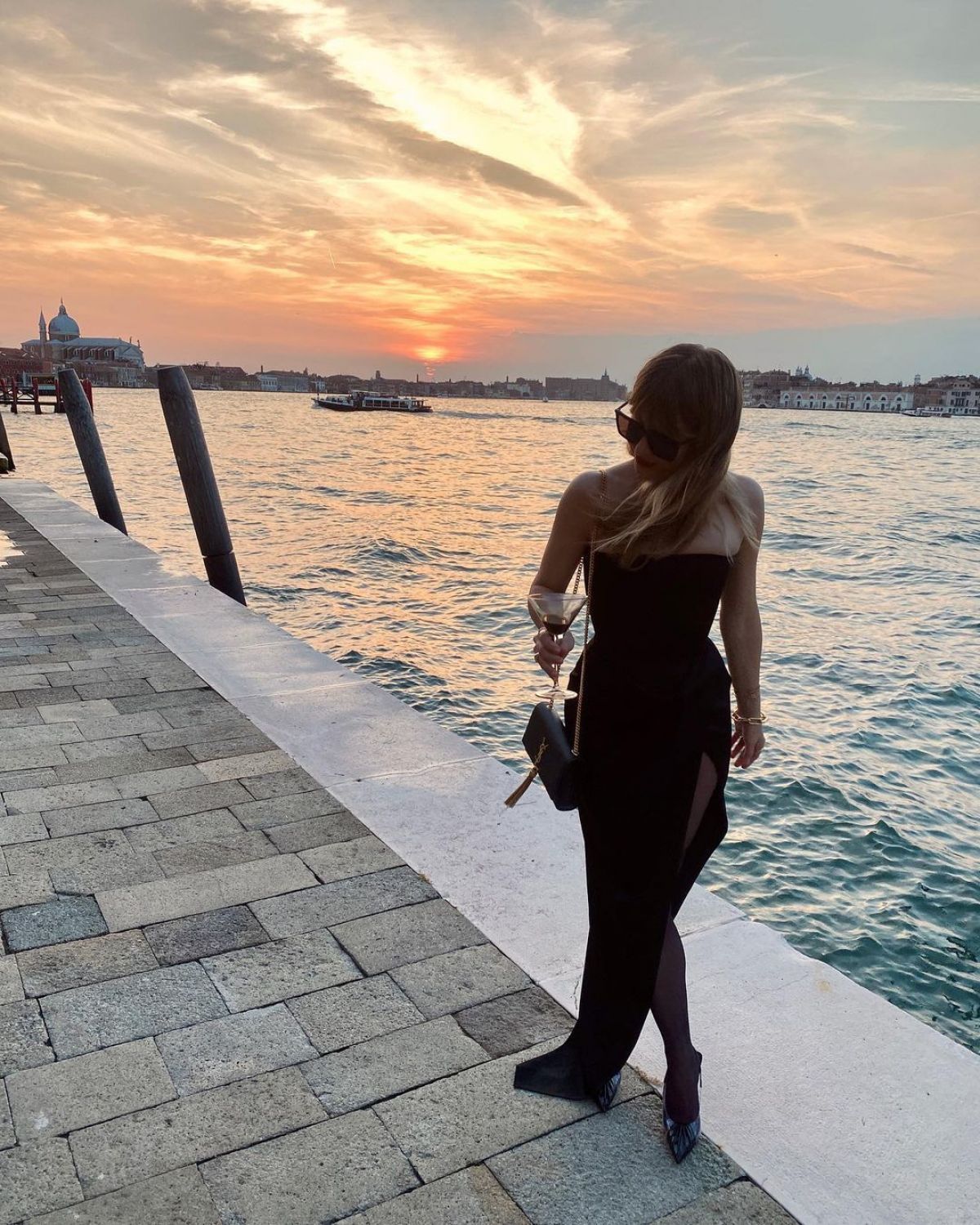 JULIANNE HOUGH – Instagram Photo 10/25/2022 – HawtCelebs