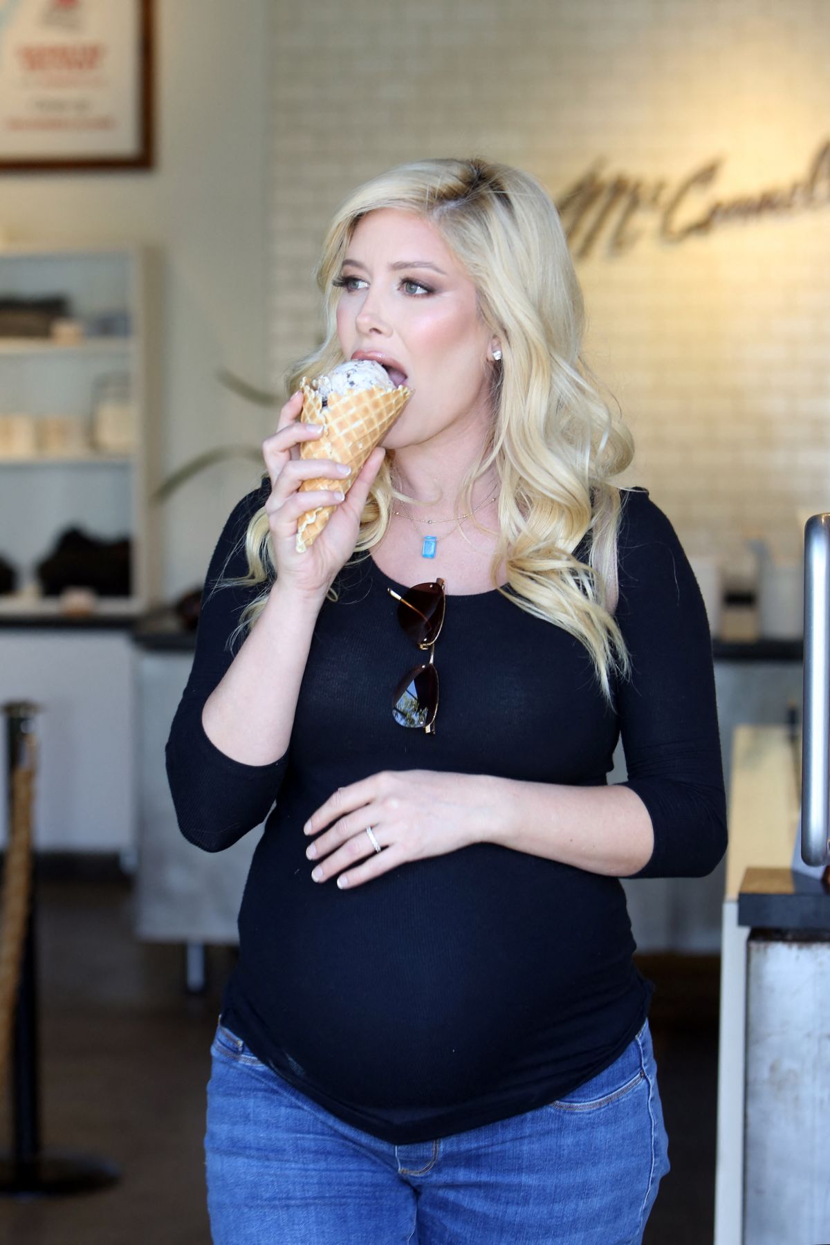Pregnant HEIDI MONTAG aat McConnell’s Ice Cream in Pacific Palisades 10 ...