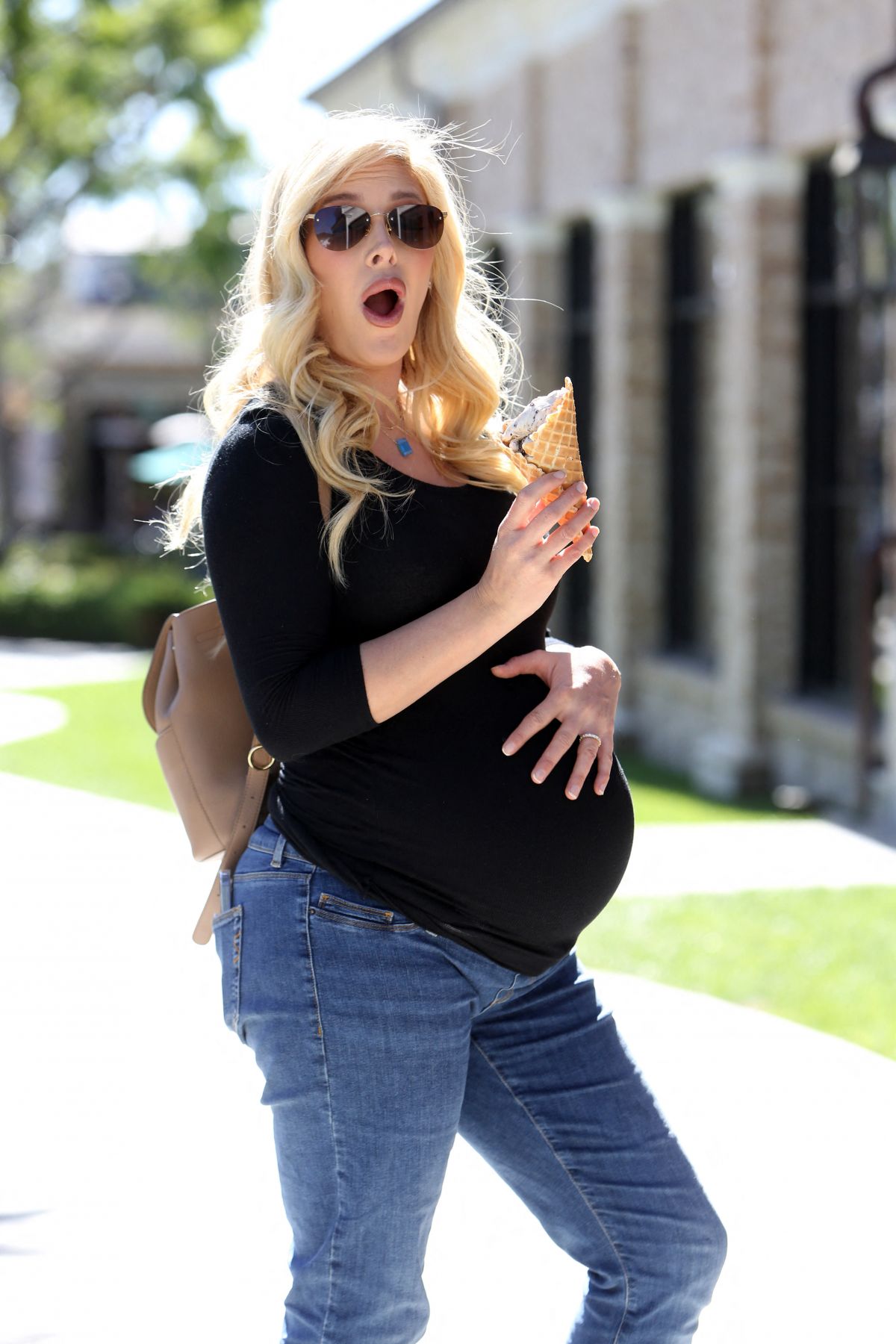 Pregnant HEIDI MONTAG aat McConnell’s Ice Cream in Pacific Palisades 10 ...