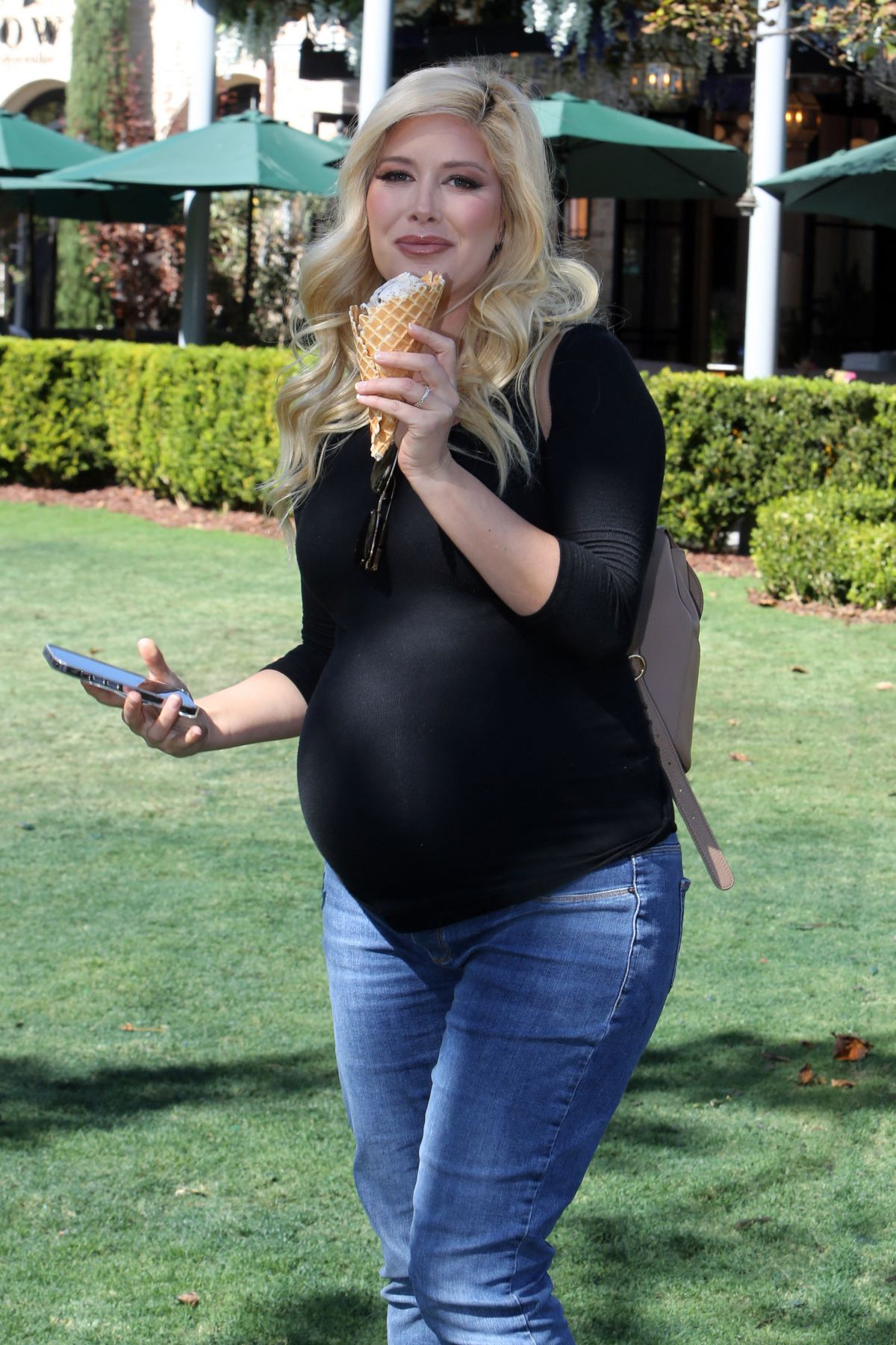 Pregnant HEIDI MONTAG aat McConnell’s Ice Cream in Pacific Palisades 10 ...