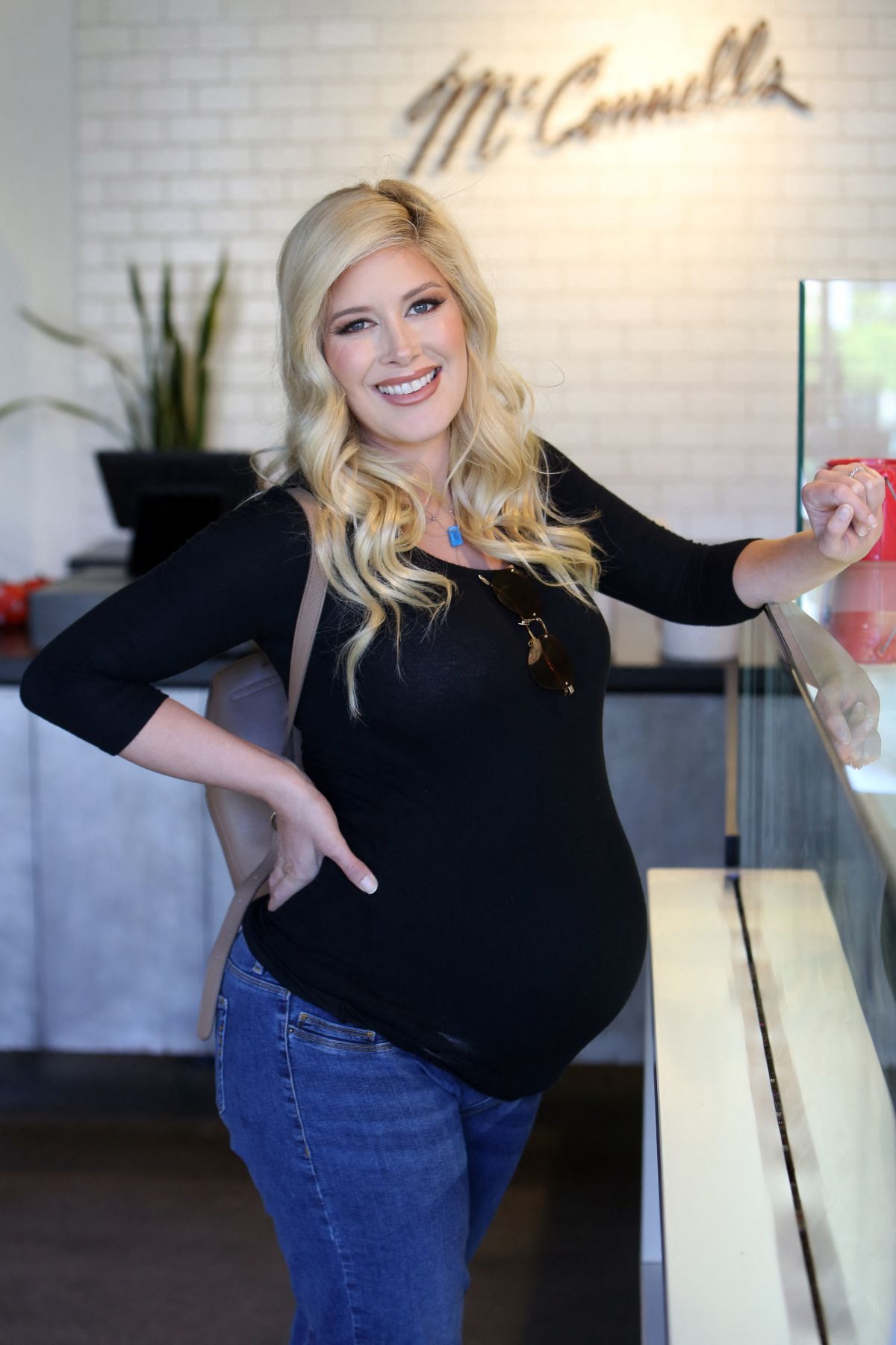 Pregnant HEIDI MONTAG aat McConnell’s Ice Cream in Pacific Palisades 10 ...