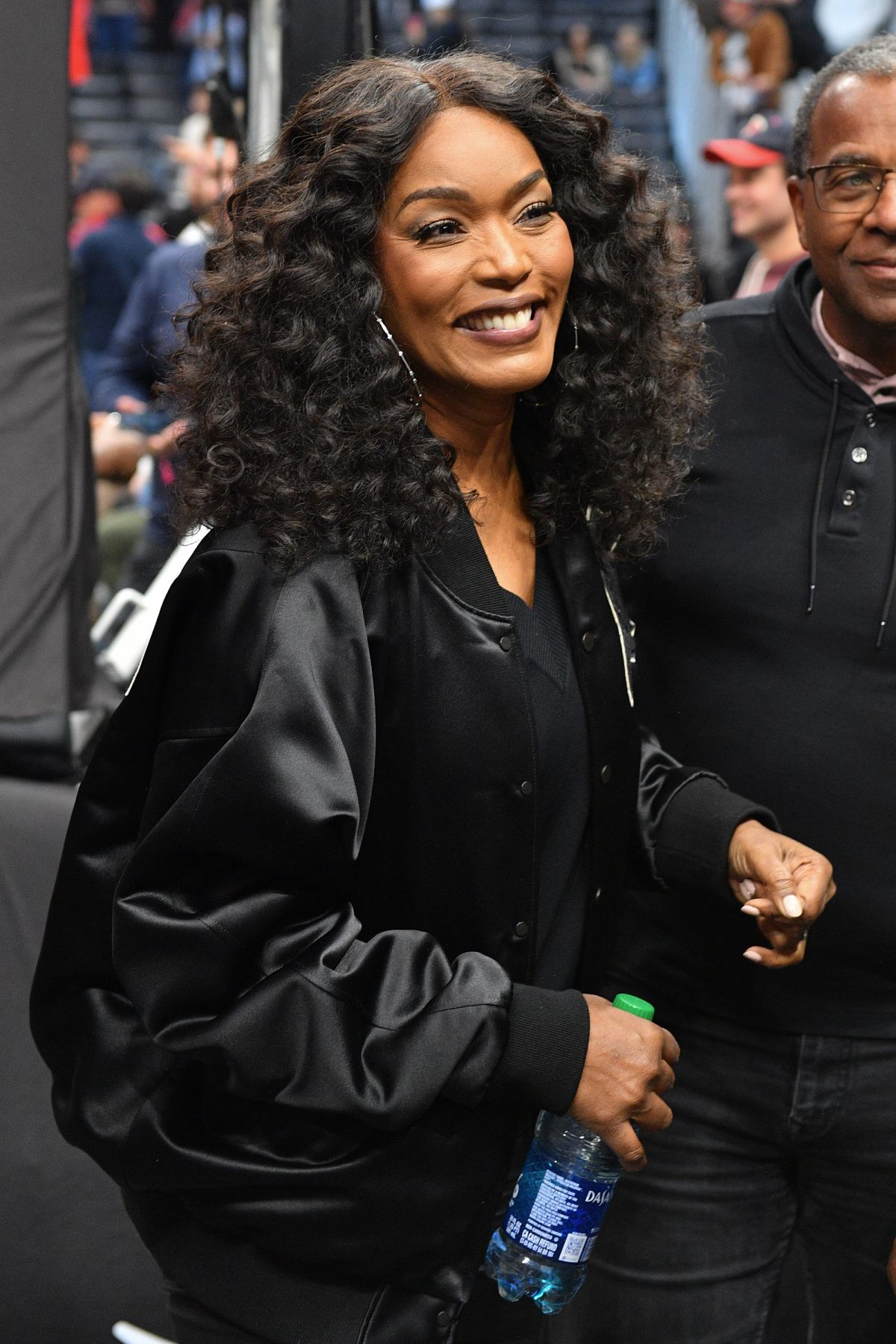 ANGELA BASSETT at Detroit Pistons v Los Angeles Clippers Game in Los ...