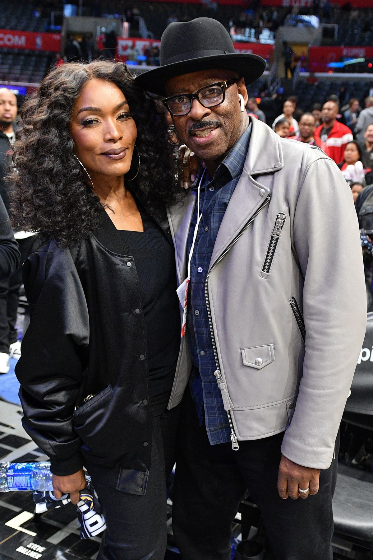 ANGELA BASSETT at Detroit Pistons v Los Angeles Clippers Game in Los ...