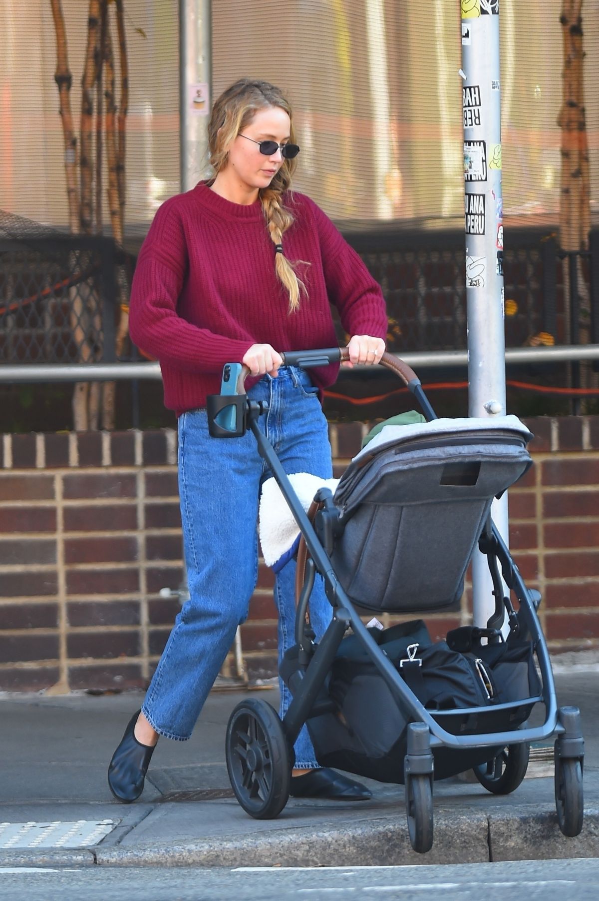 JENNIFER LAWRENCE Out with Her baby in New York 10/30/2022 – HawtCelebs