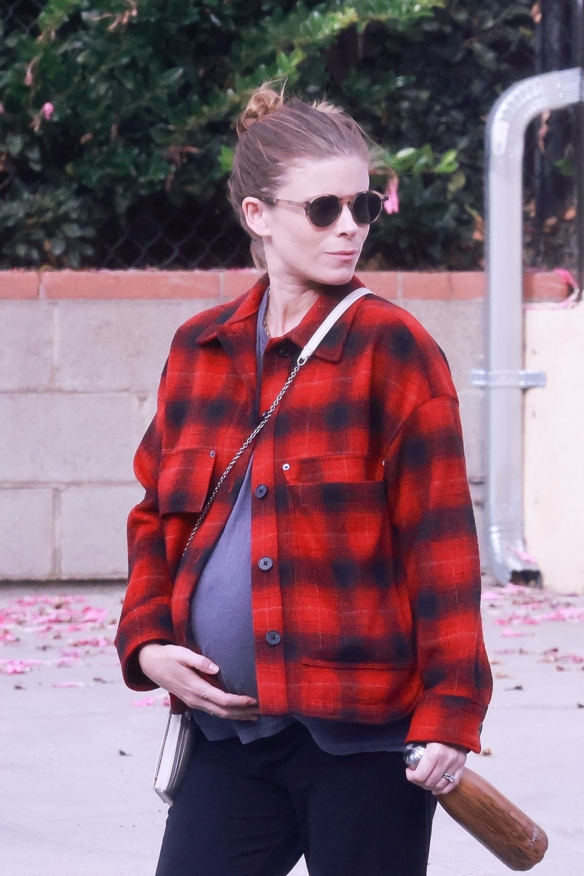 Pregnant KATE MARA Leaves Morning Yoga Class in Los Angeles 11/01/2022 ...
