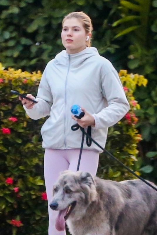 VICTORIA IGLESIAS Out with Her Dogs in Miami Beach 11/19/2022 – HawtCelebs