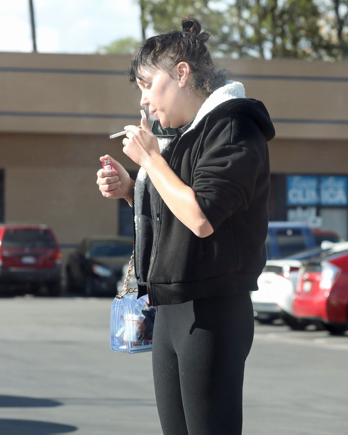 AMANDA BYNES Out Smoking in Los Angeles 12/05/2022 – HawtCelebs