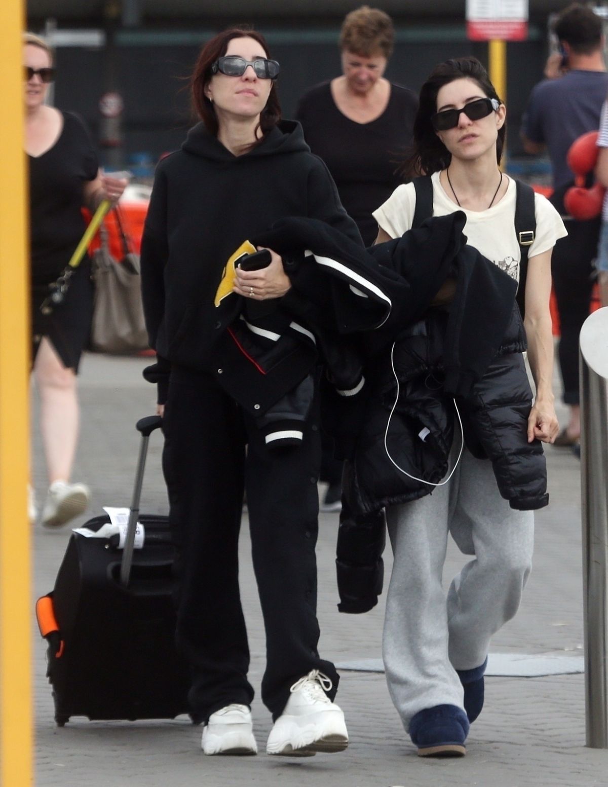 LISA and JESSICA ORIGLIASSO Arrives in Perth 12/01/2022 – HawtCelebs