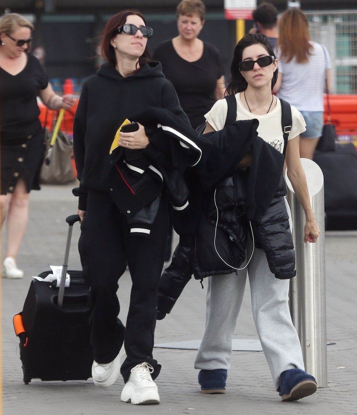 LISA and JESSICA ORIGLIASSO Arrives in Perth 12/01/2022 – HawtCelebs