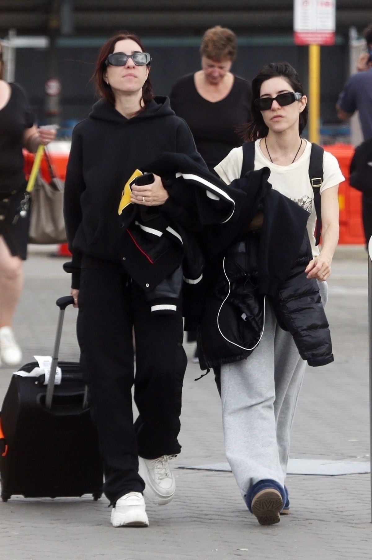 LISA and JESSICA ORIGLIASSO Arrives in Perth 12/01/2022 – HawtCelebs
