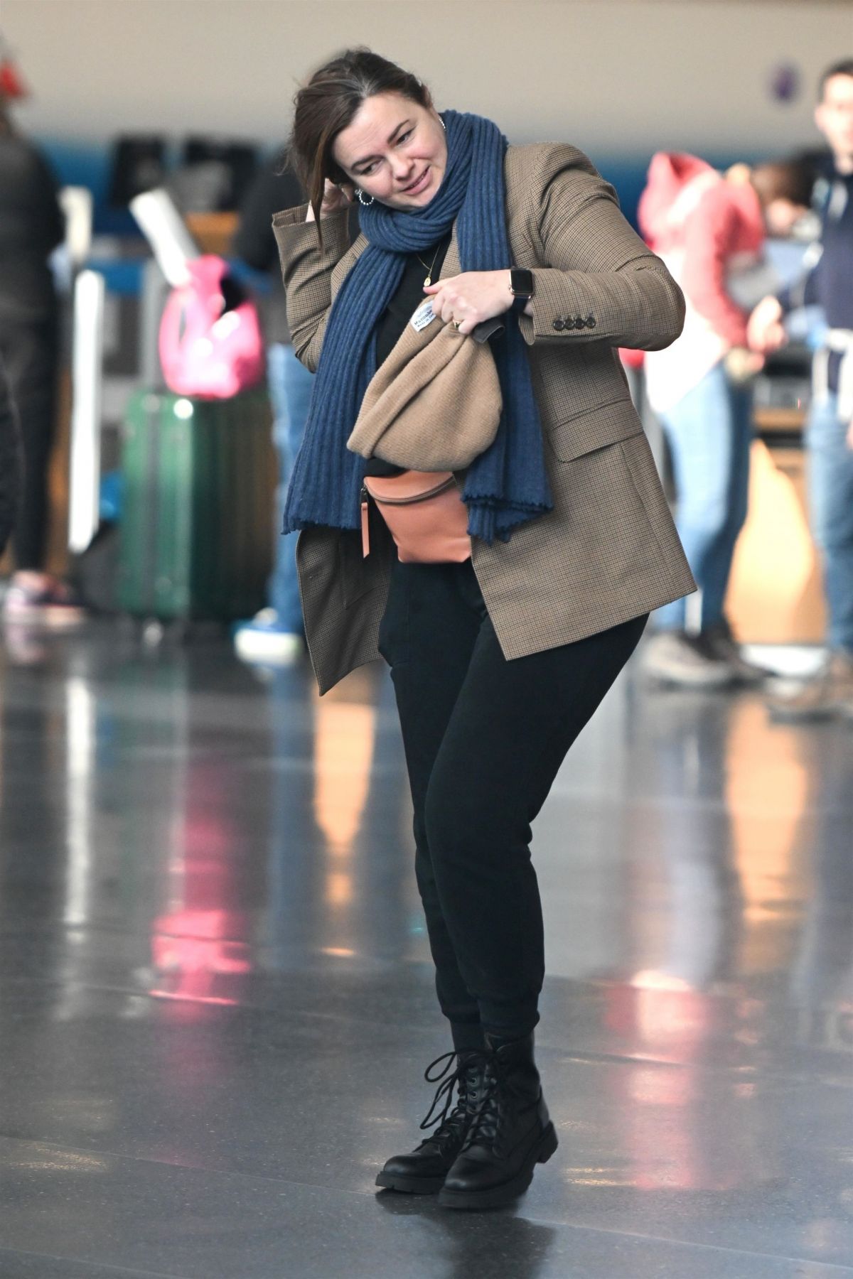 AMBER TAMBLYN Arrives at JFK Airport in New York 01/09/2023 – HawtCelebs