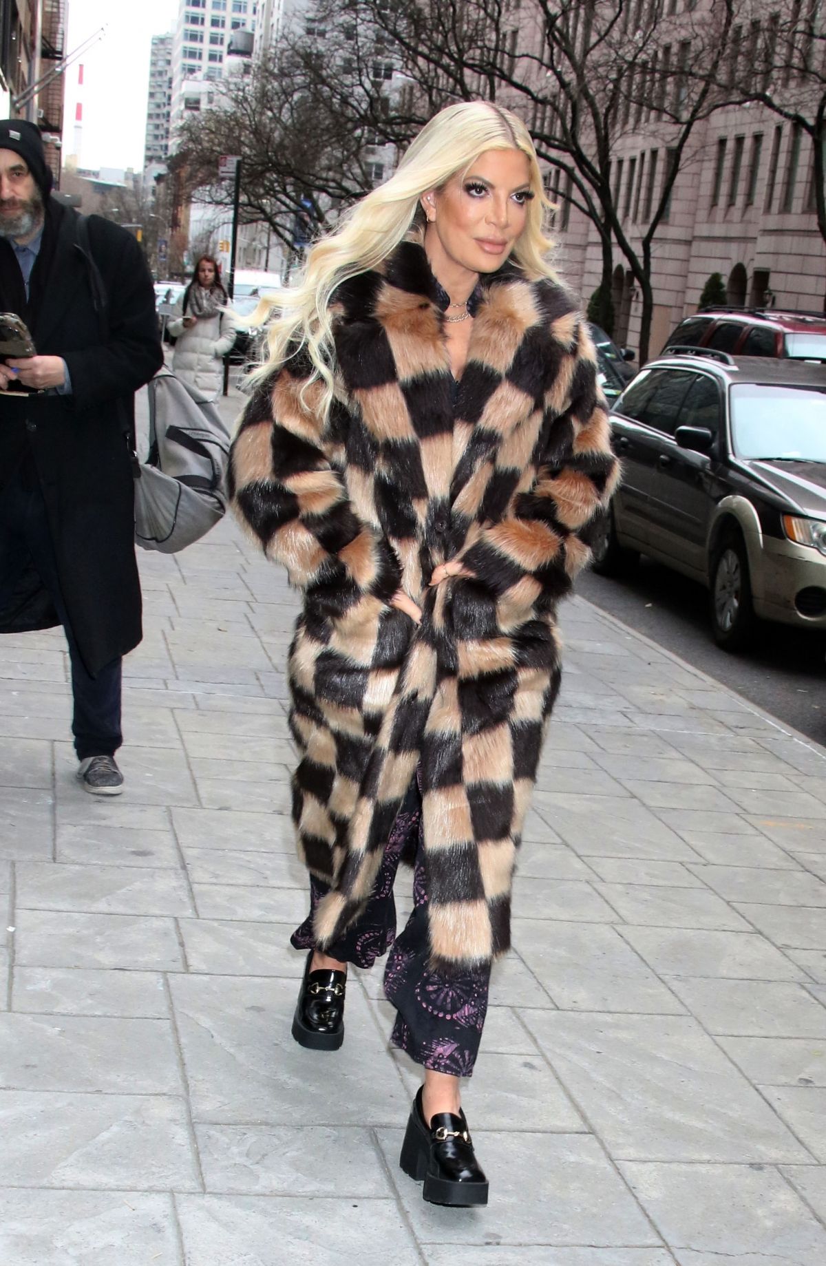JENNIE GARTH and TORI SPELLING Arrives at Good Day NY in New York 01/25 ...
