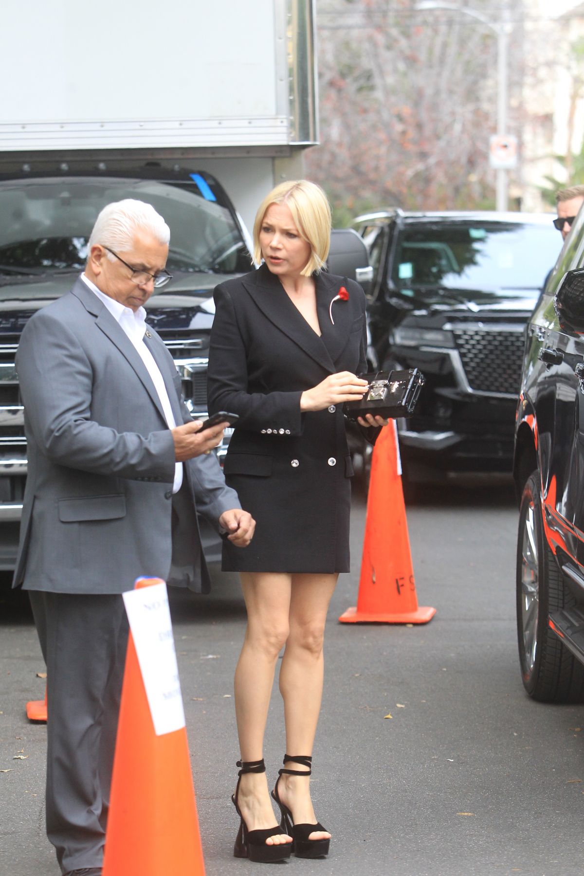 MICHELLE WILLIAMS Leaves Four Seasons Hotel in Beverly Hills 01/13/2023 ...