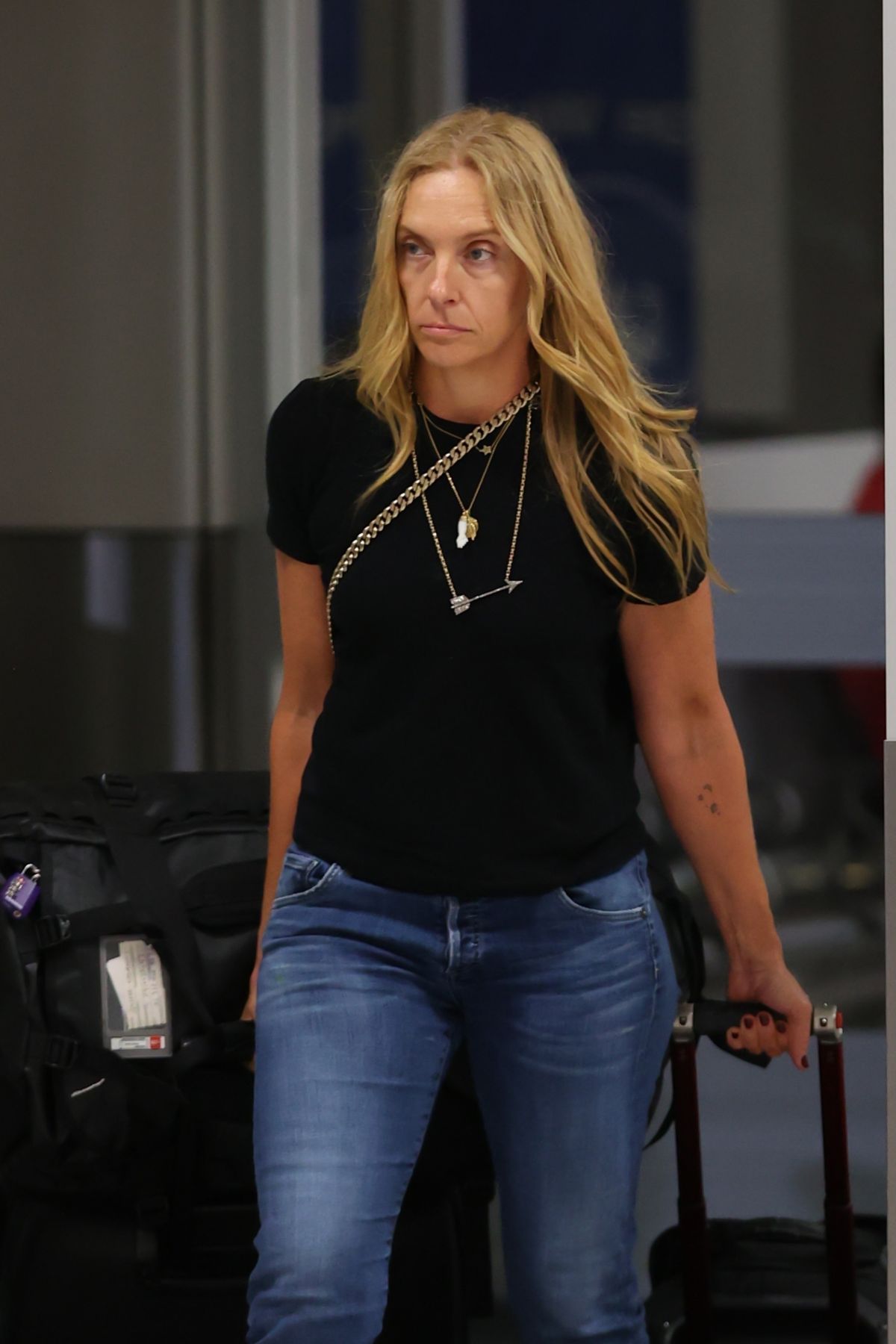 TONI COLLETTE Arrives at Sydney Airport 01/27/2023 – HawtCelebs