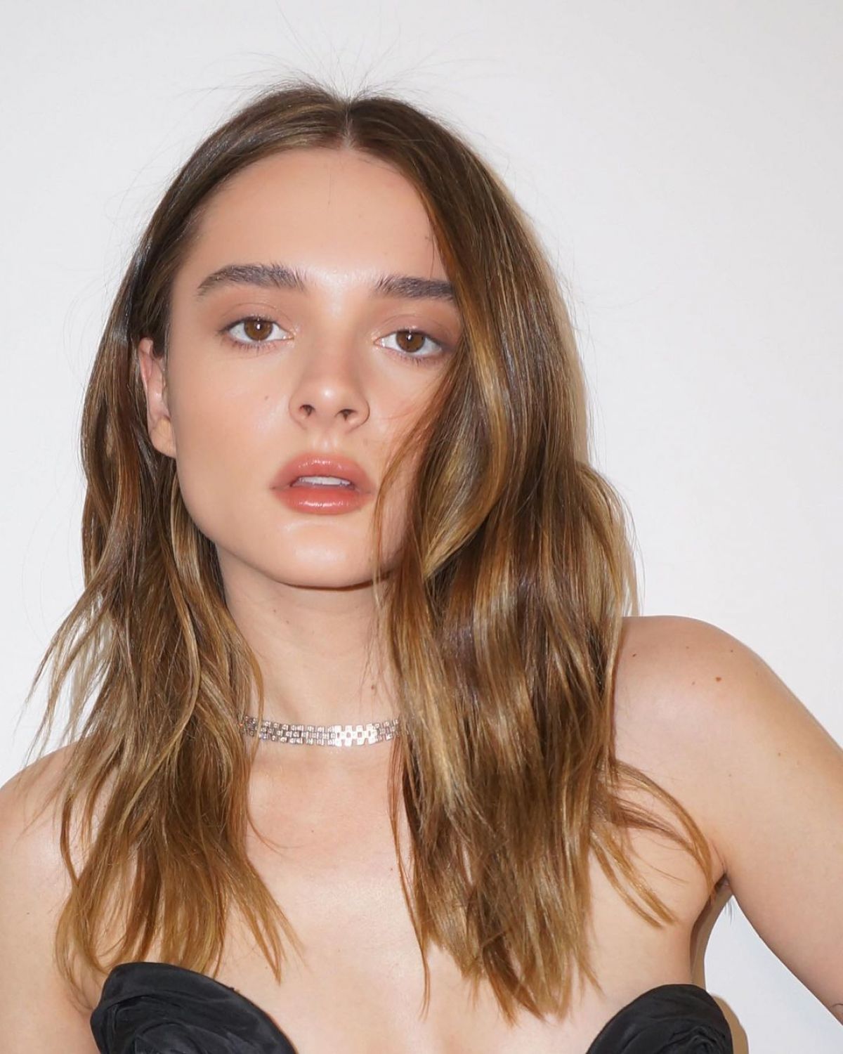 CHARLOTTE LAWRENCE – Carolina Herrera Fashion Show Photoshoot, February ...