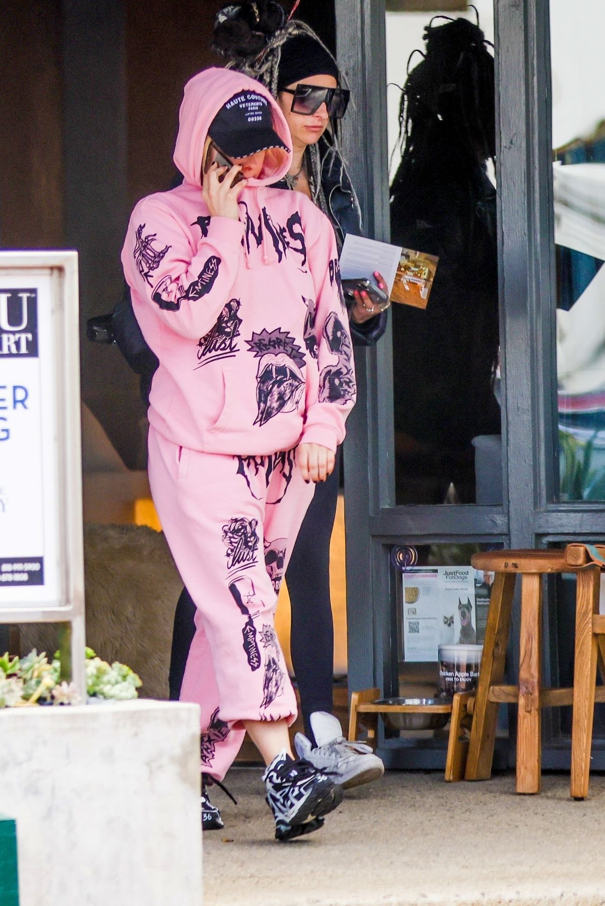 AVRIL LAVIGNE Out Shopping with a Friend in Malibu 03/29/2023 – HawtCelebs