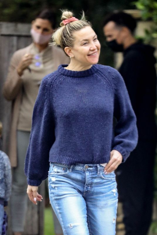 KATE HUDSON Leaves a Friends House in Brentwood 03/05/2023 – HawtCelebs