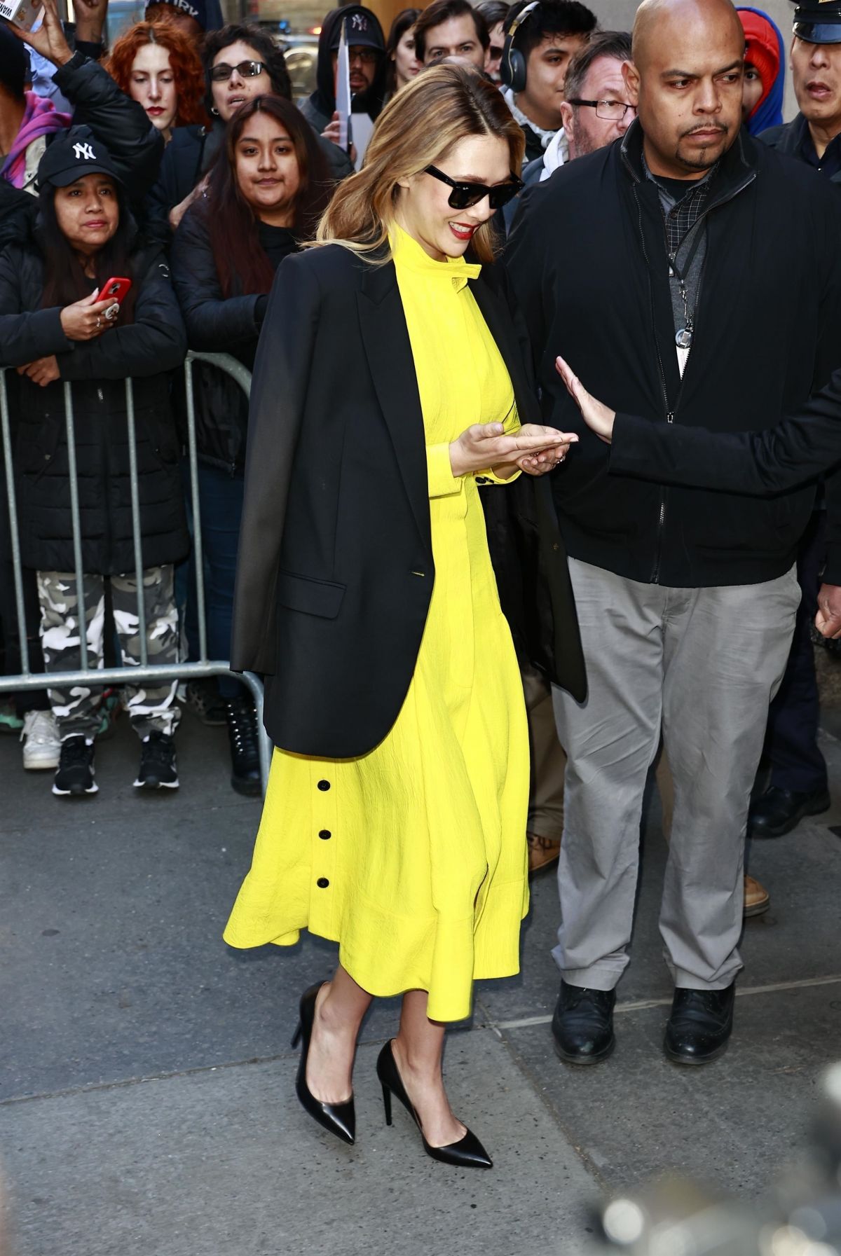ELIZABETH OLSEN Greeting Fans Out in New York 04/19/2023 – HawtCelebs