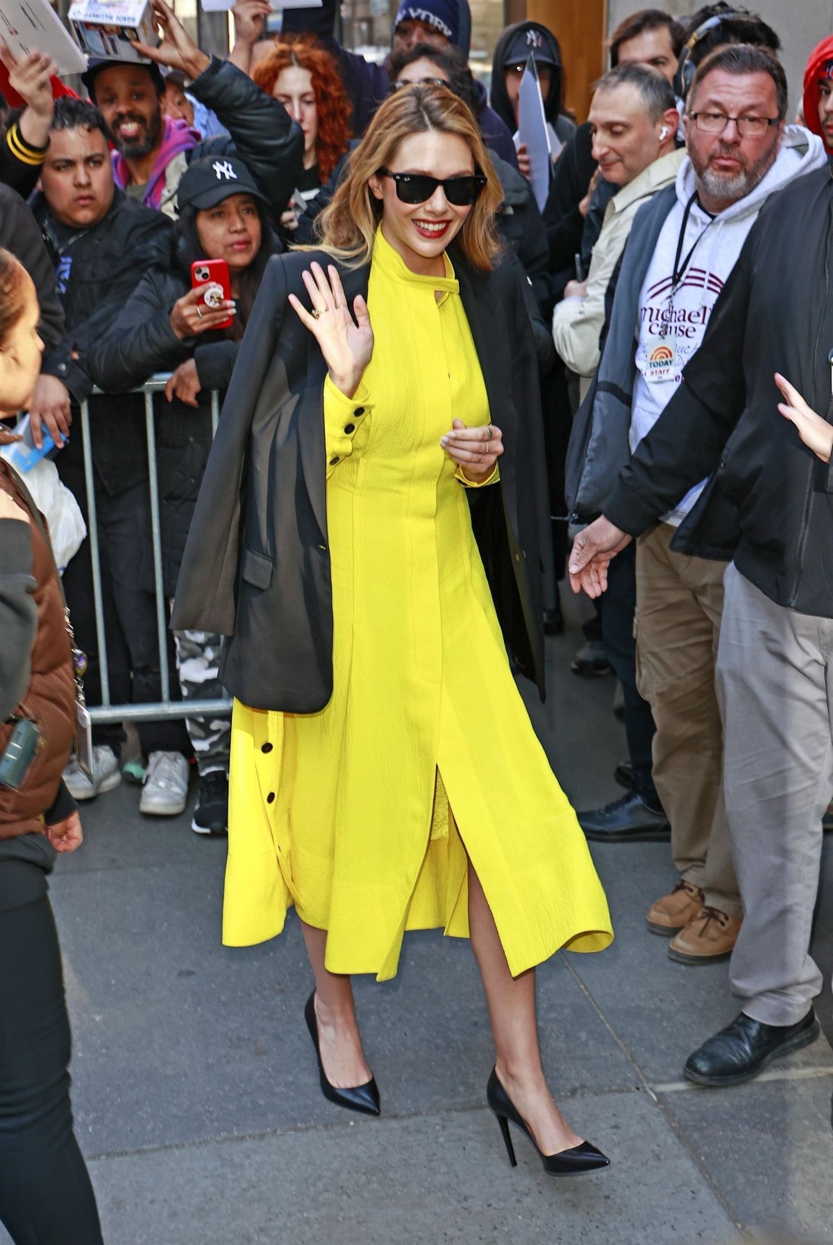 ELIZABETH OLSEN Greeting Fans Out in New York 04/19/2023 – HawtCelebs