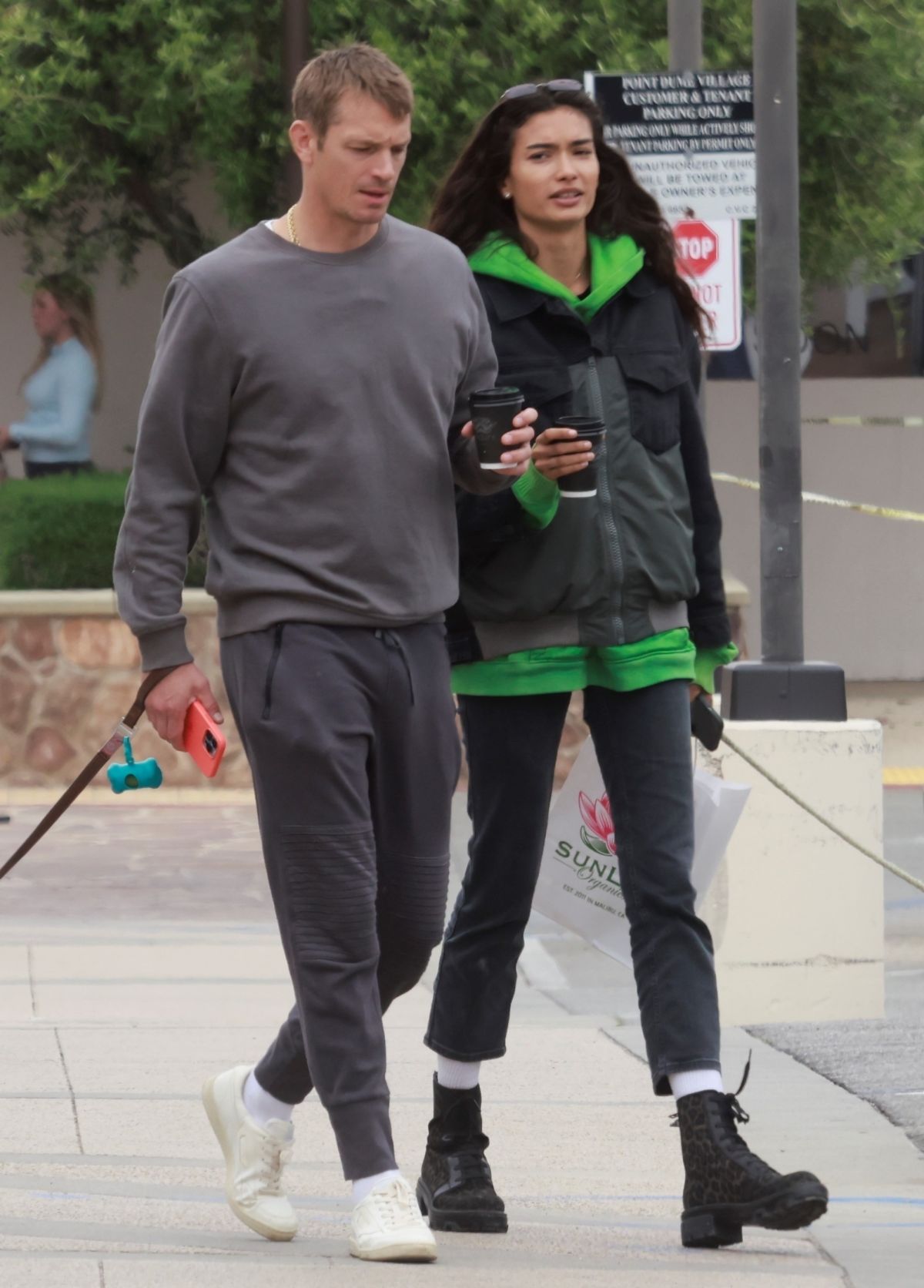 KELLY GALE and Joel Kinnaman Picks up Brunch at Sun Life Juicery in ...