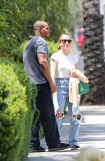 JENNIFER MEYER and Geoffrey Ogunlesi on a Lunch Date at San Vicente ...