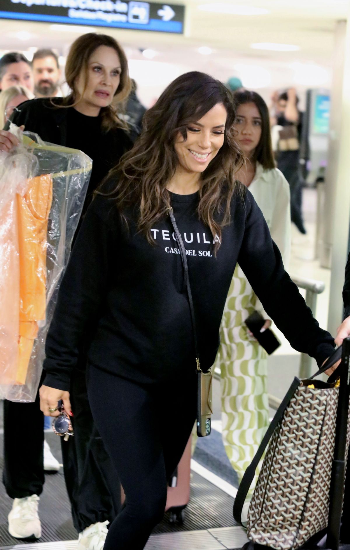 EVA LONGORIA Arrives at Miami International Airport 06/06/2023 – HawtCelebs
