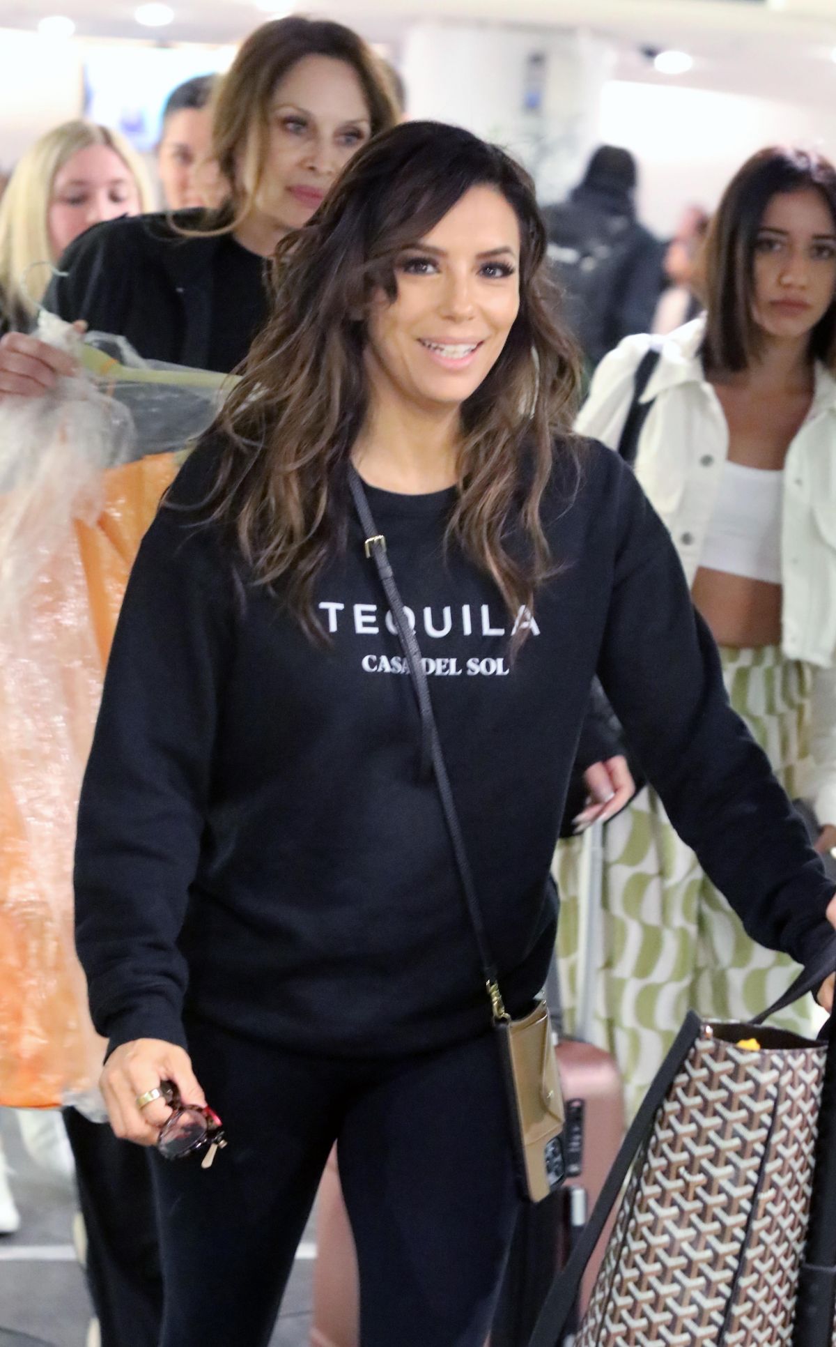 EVA LONGORIA Arrives at Miami International Airport 06/06/2023 – HawtCelebs