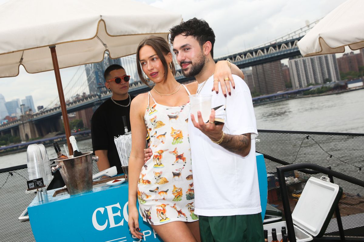 ELSIE HEWITT at Austin Gebbia Presents Iykyk at Dumbo House in Brooklyn ...