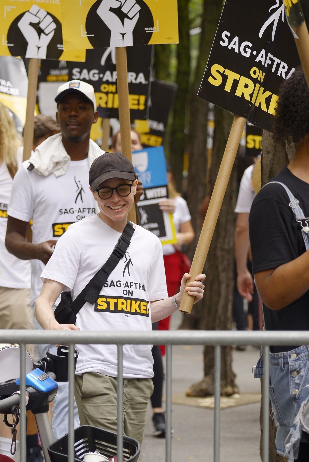 ELLIOT PAGE at Sag-aftra Picket Line in New York 08/15/2023 – HawtCelebs
