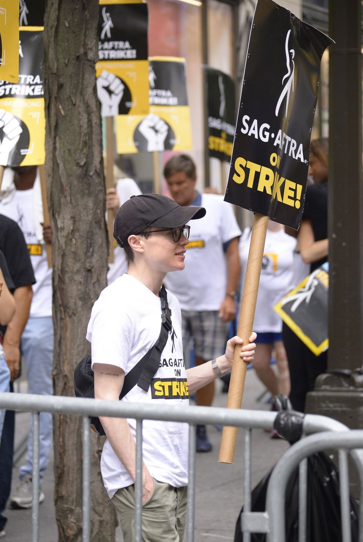 ELLIOT PAGE at Sag-aftra Picket Line in New York 08/15/2023 – HawtCelebs