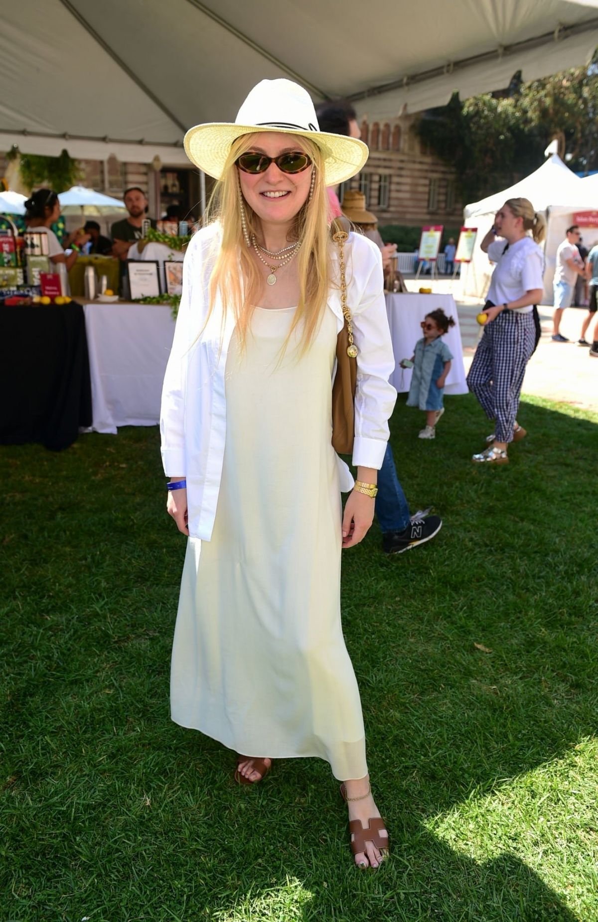 DAKOTA and ELLE FANNING at LA Loves Alex’s Lemonade 2023 at Ucla Royce ...
