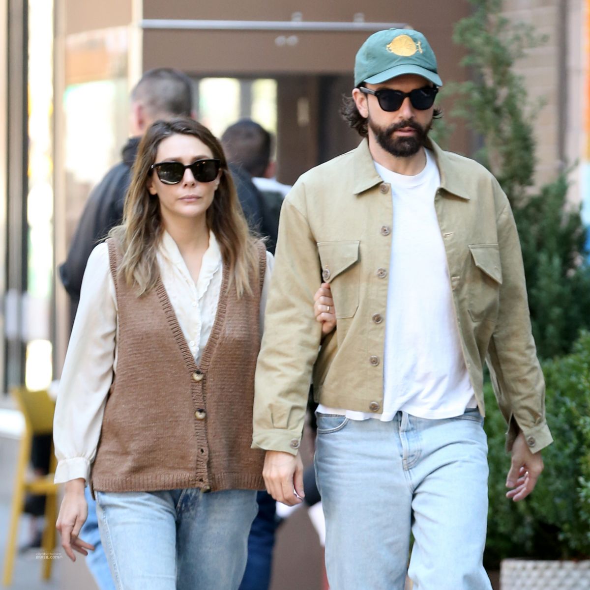 ELIZABETH OLSEN and Robbie Arnet Out in New York 10/25/2023 – HawtCelebs
