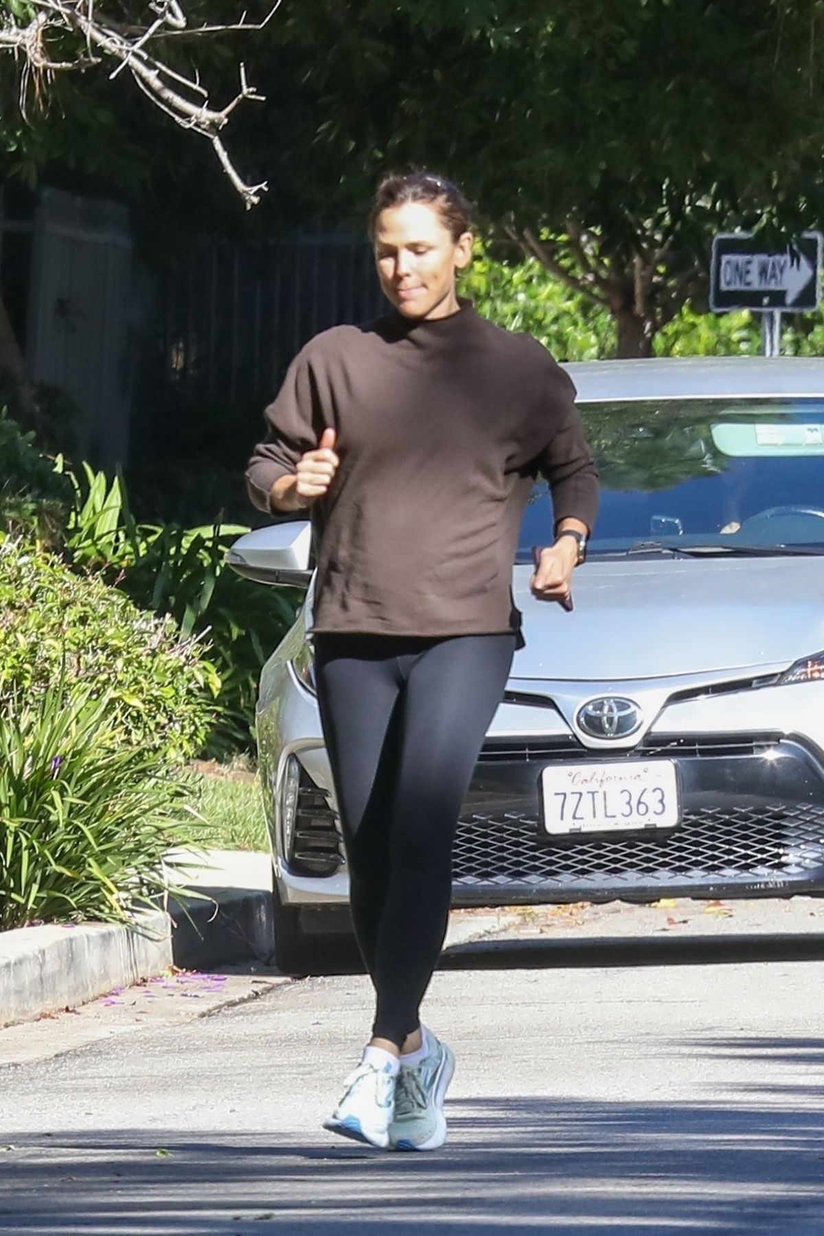 JENNIFER GARNER Out Jogging in Brentwood 10/15/2023 – HawtCelebs