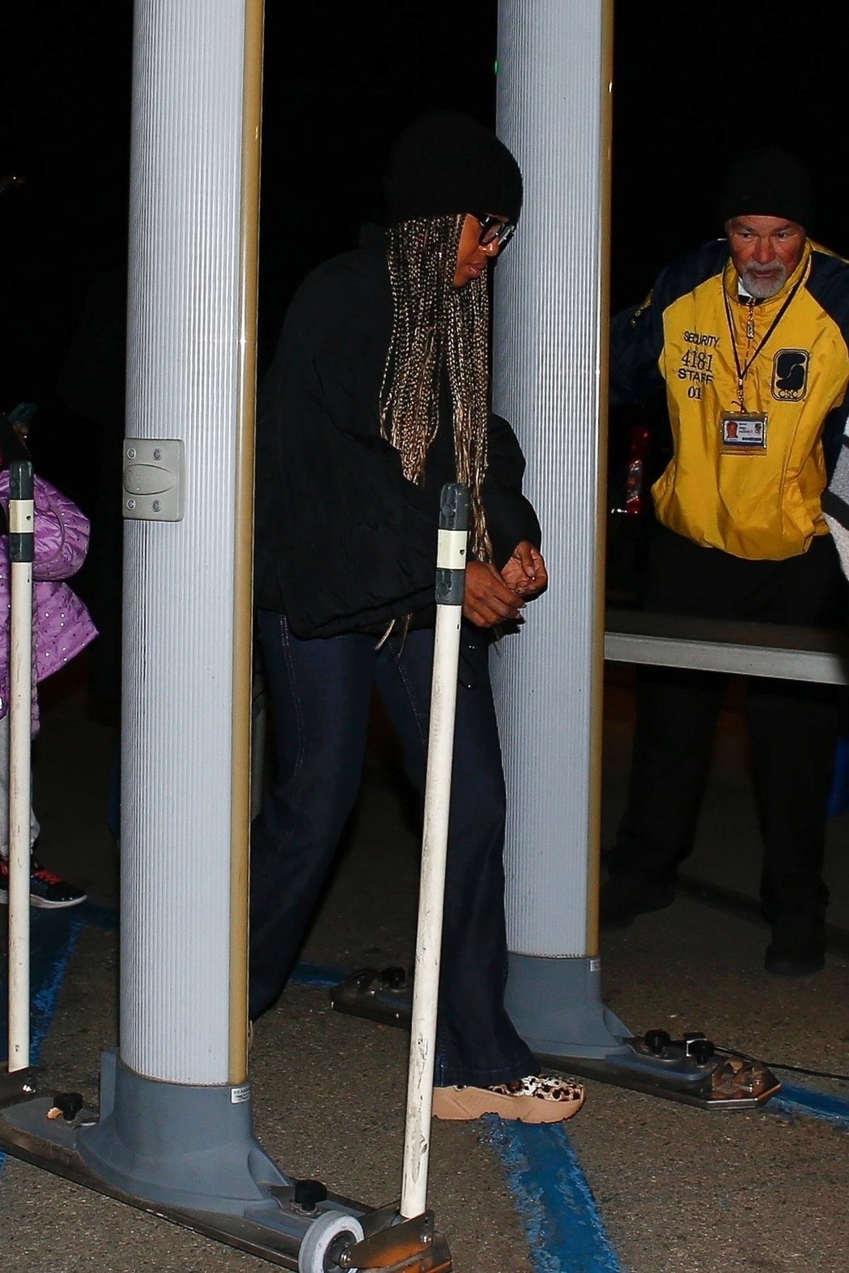 KERRY WASHINGTON Arrives at Mariah Carey’s Christmas Show at Hollywood ...