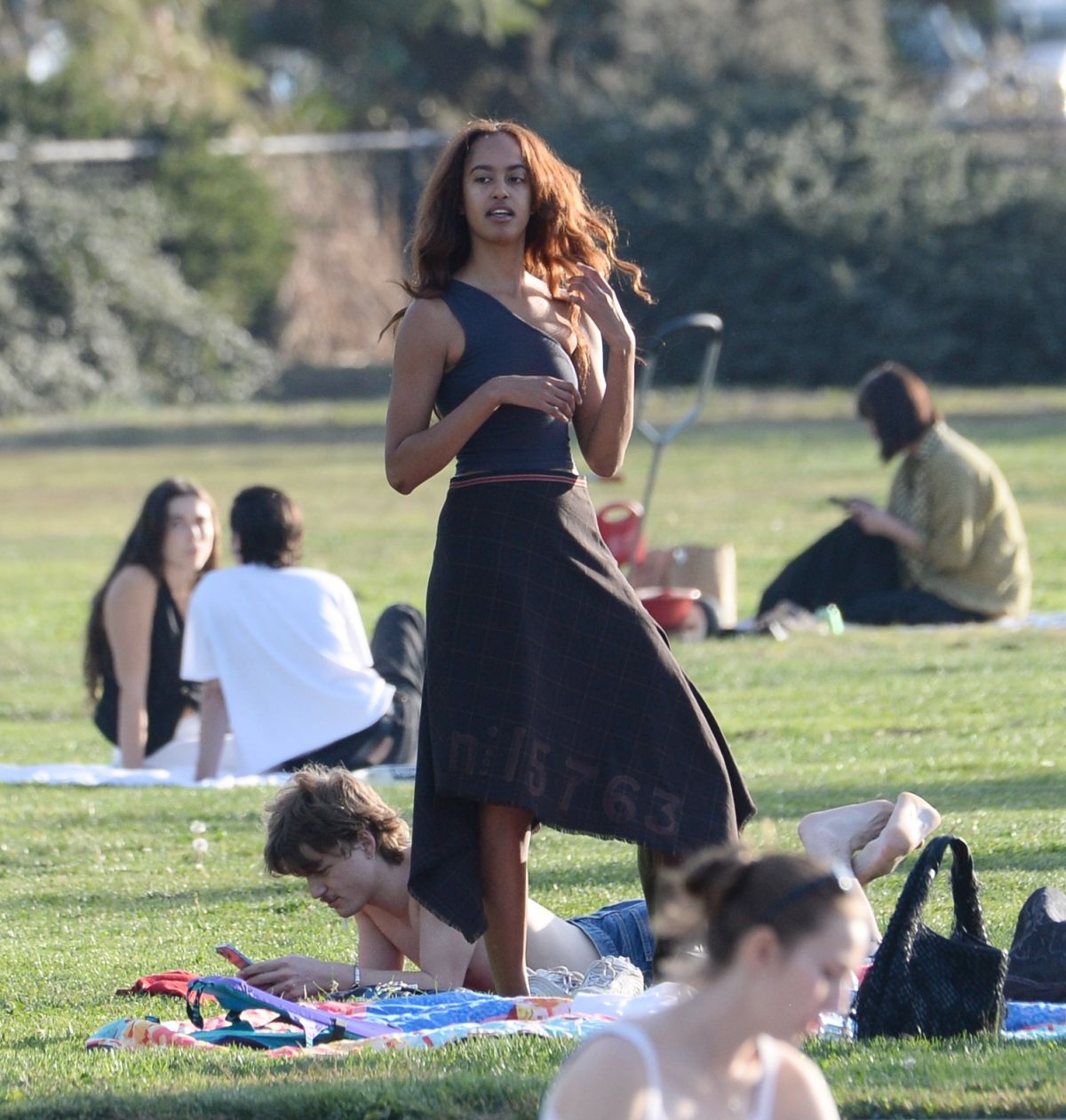 MALIA OBAMA at a Park with Friends in Los Angeles 11/04/2023 – HawtCelebs