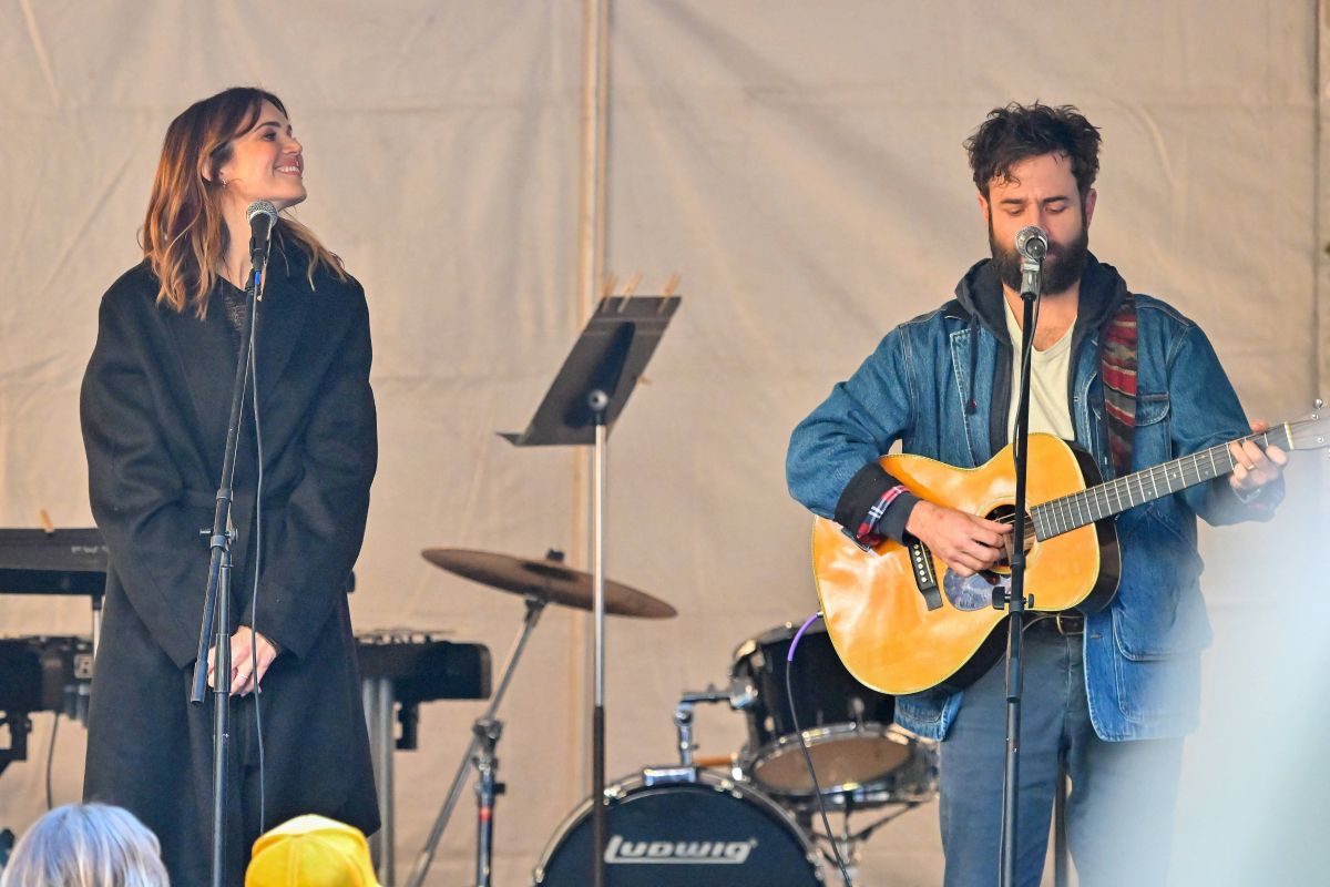 MANDY MOORE and Taylor Goldsmith Celebrate Their 5 Year Wedding ...