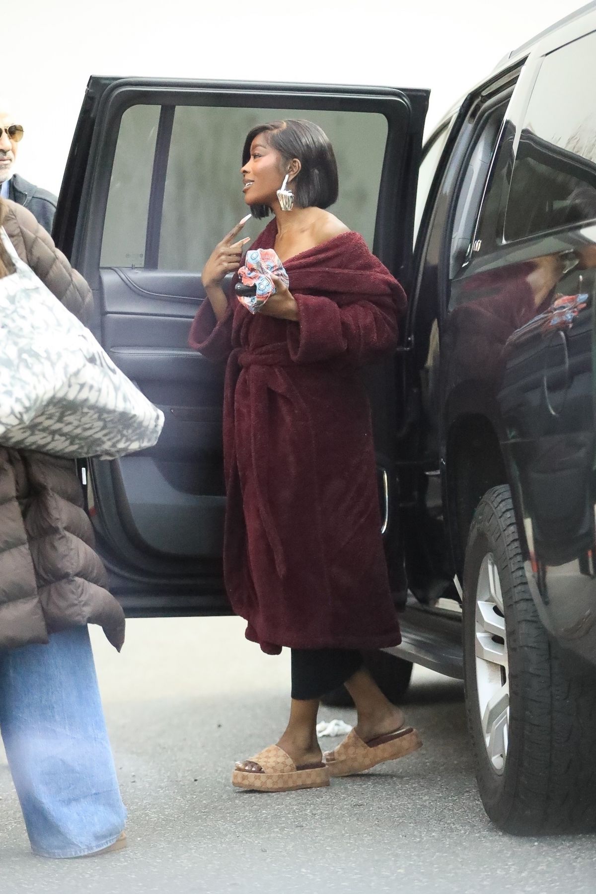 CHELSEA LAZKANI Arrives at Oppenheim Group Office in West Holywood 01 ...