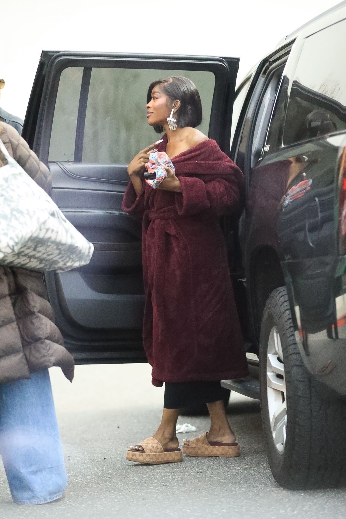 CHELSEA LAZKANI Arrives at Oppenheim Group Office in West Holywood 01 ...