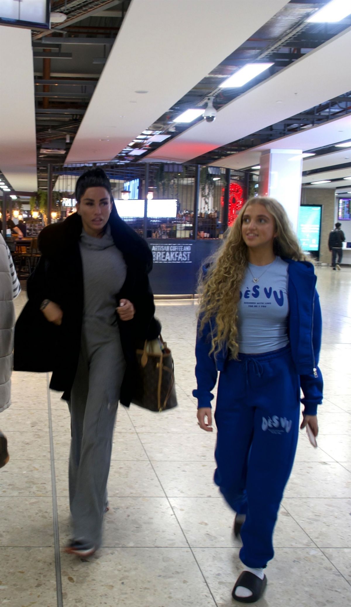 KATIE PRICE and PRINCESS ANDRE Arrives Back in UK from Ireland 01/17 ...