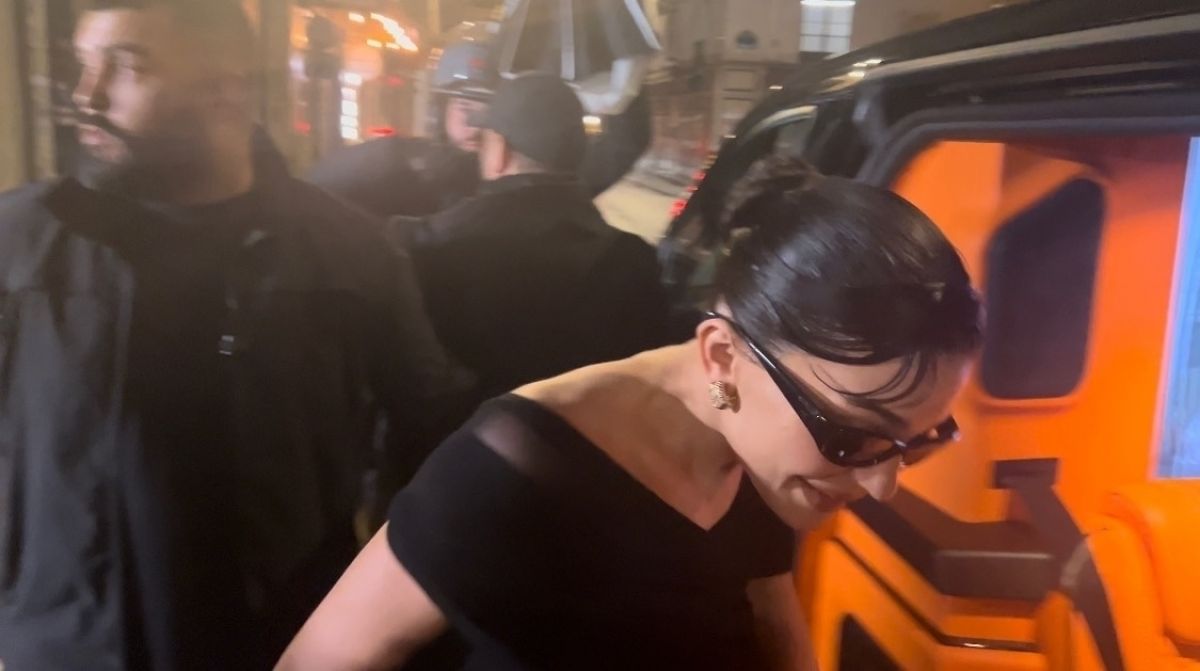 KYLIE JENNER Signs Autographs for Fans at Siena Restaurant in Paris 01 ...